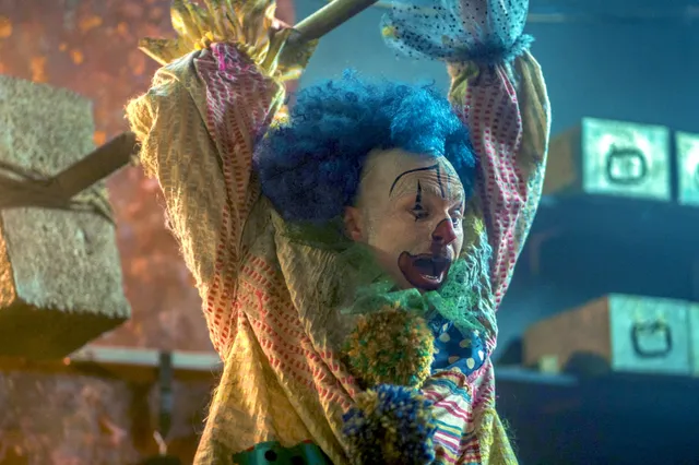 Netflix trakteert vandaag op een flinke dosis Britse humor met 'Cunk on ...