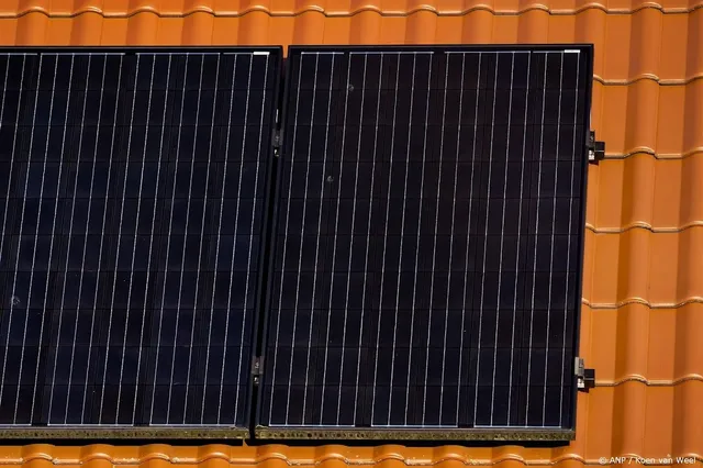 Amsterdammer trekt internationale aandacht met schutting van zonnepanelen