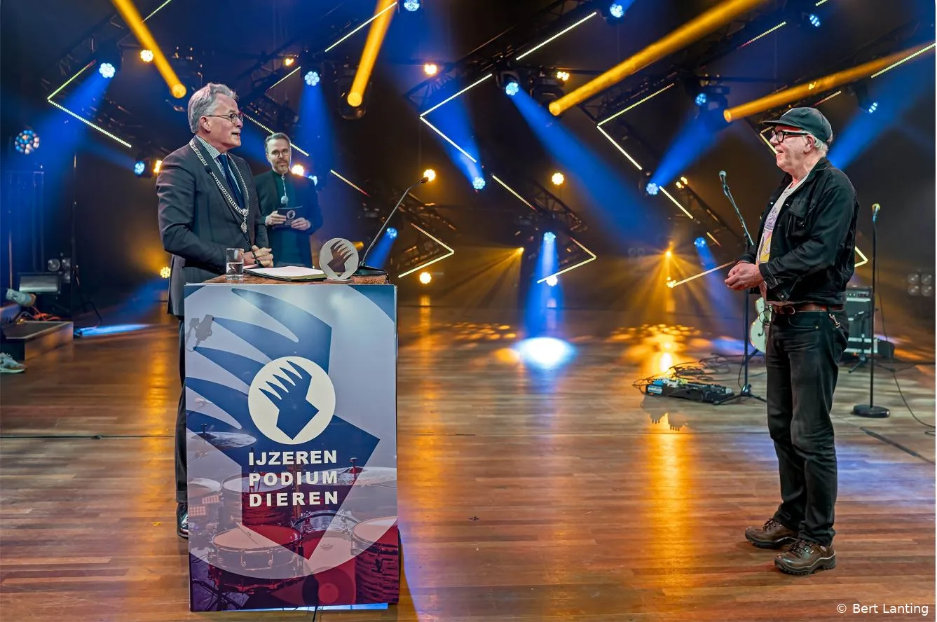 Koninklijke onderscheiding voor oud-Vera-programmeur Peter Weening