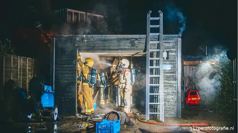 Flinke schade aan schuur na brand aan de Varenlaan in Ermelo