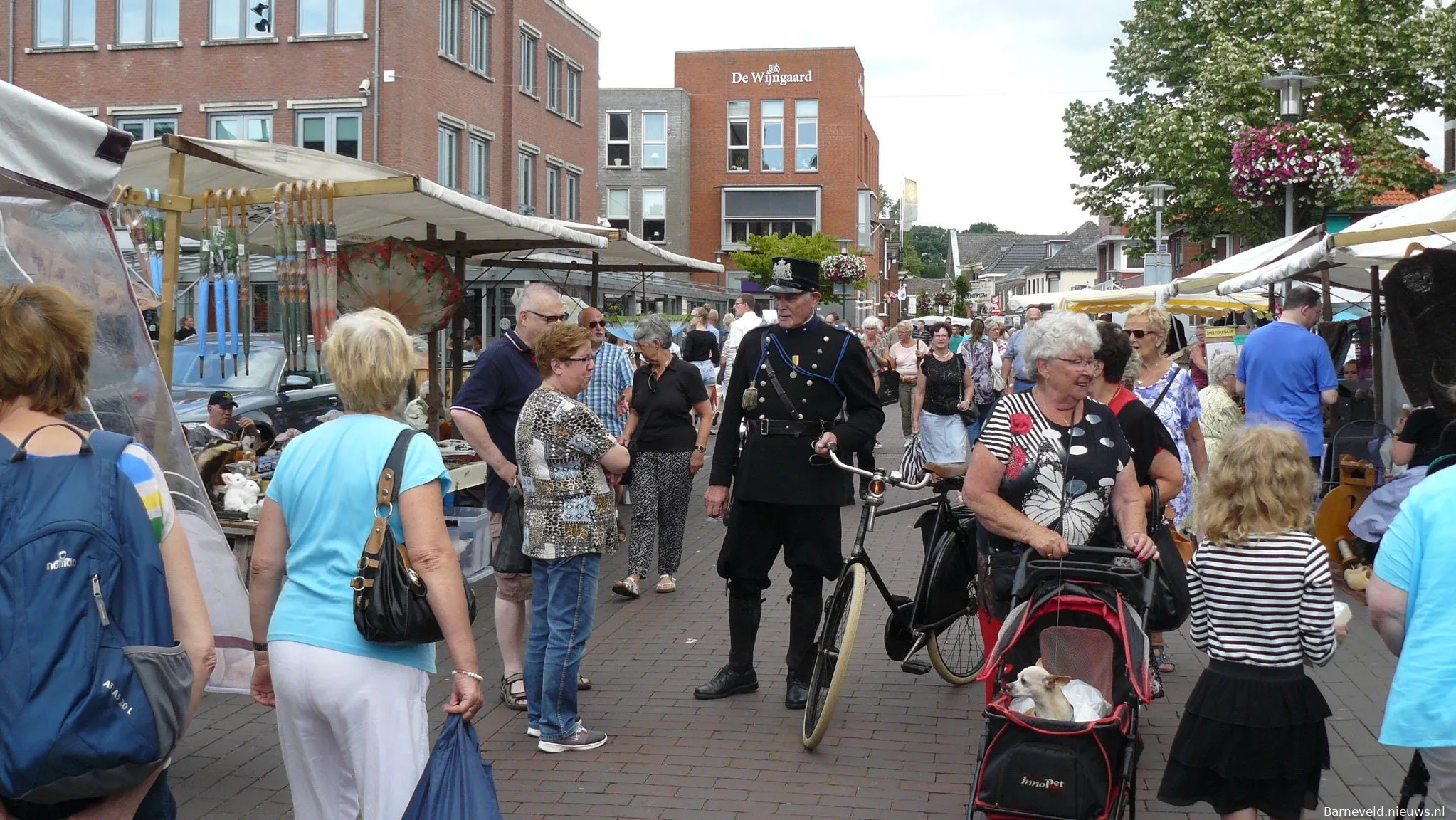 Duik in de tijdloze sfeer van de Oud Veluwse Markt en maak ...