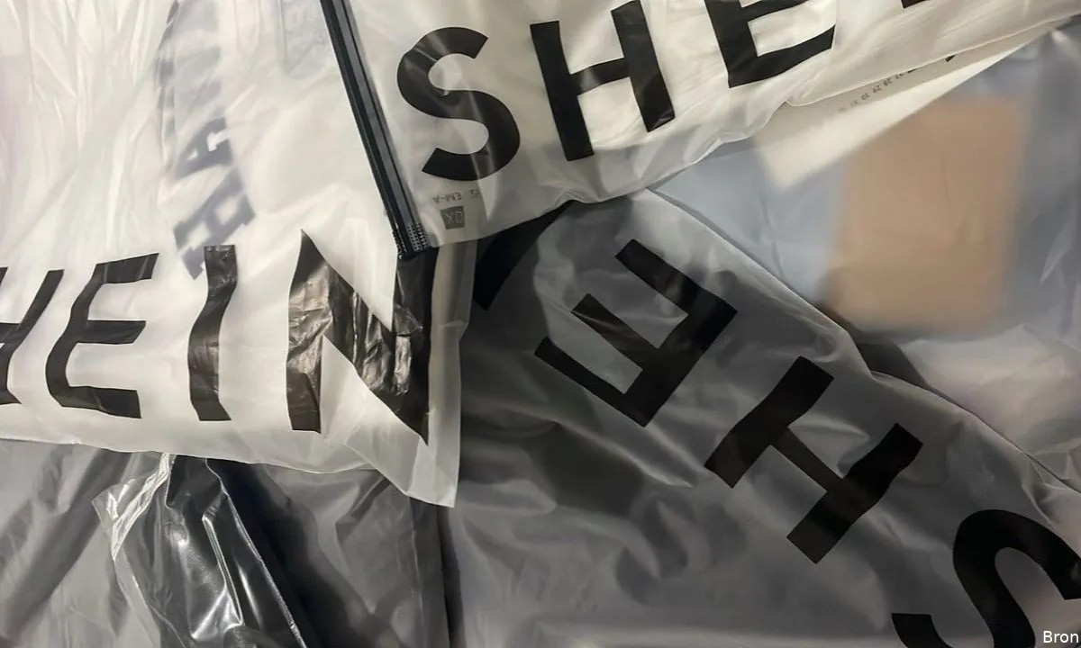 Nachtmerrie: vrouw vindt schorpioen in haar SHEIN-pakketje tijdens unboxing