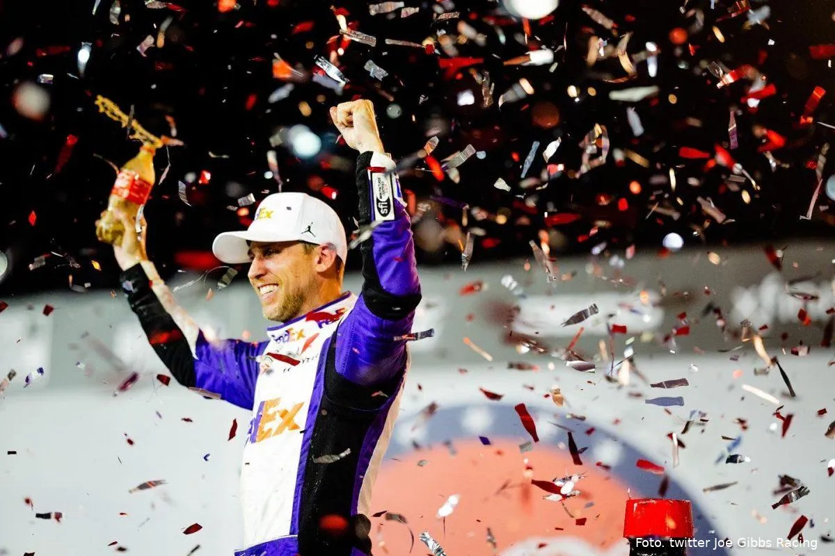NASCAR | Coca Cola 600: Hamlin festeggia con Toyota