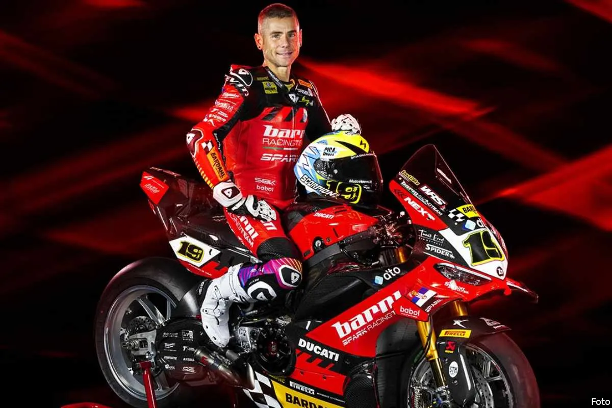Elegantes Alvaro Bautista Gre Ebenbild