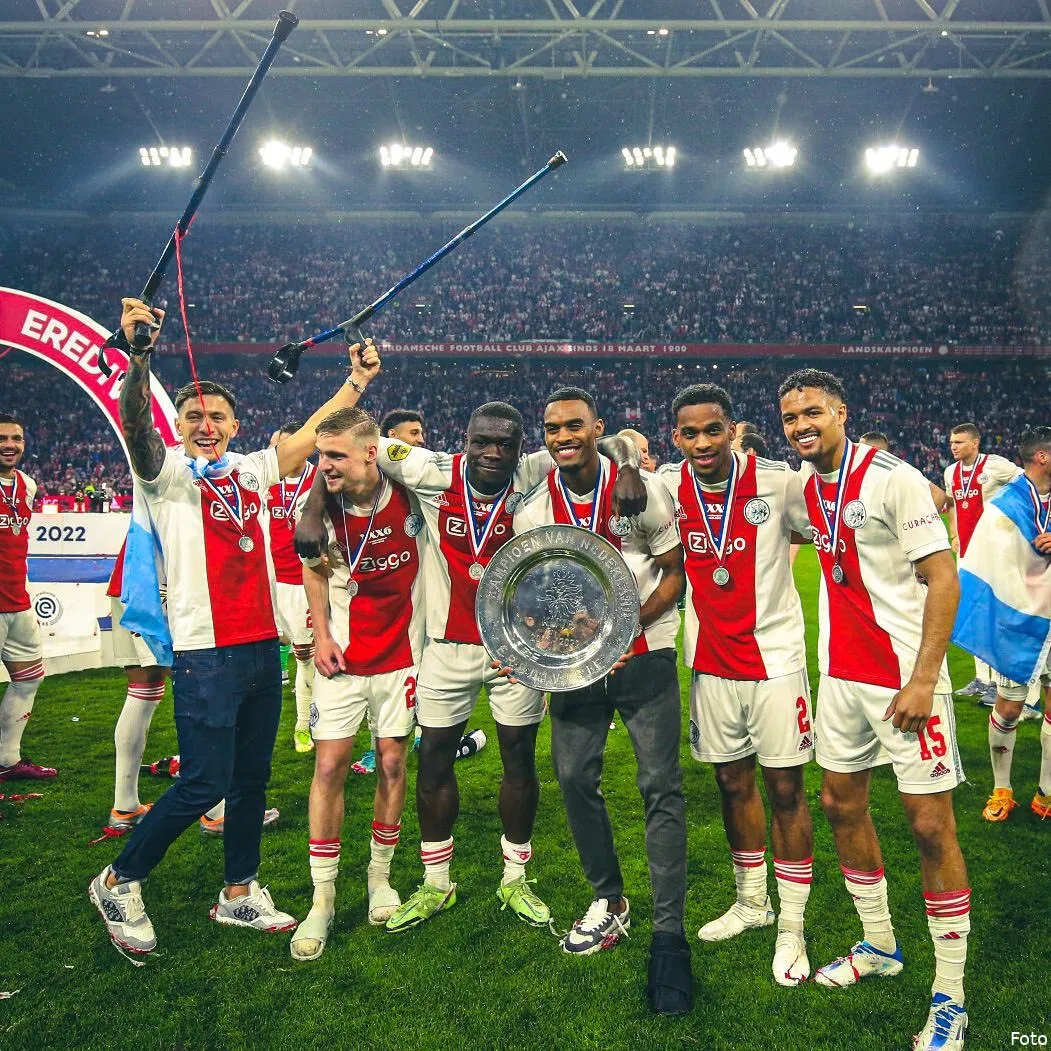 Ajax en Prime Video kondigen unieke docu aan over de drie parels van ...