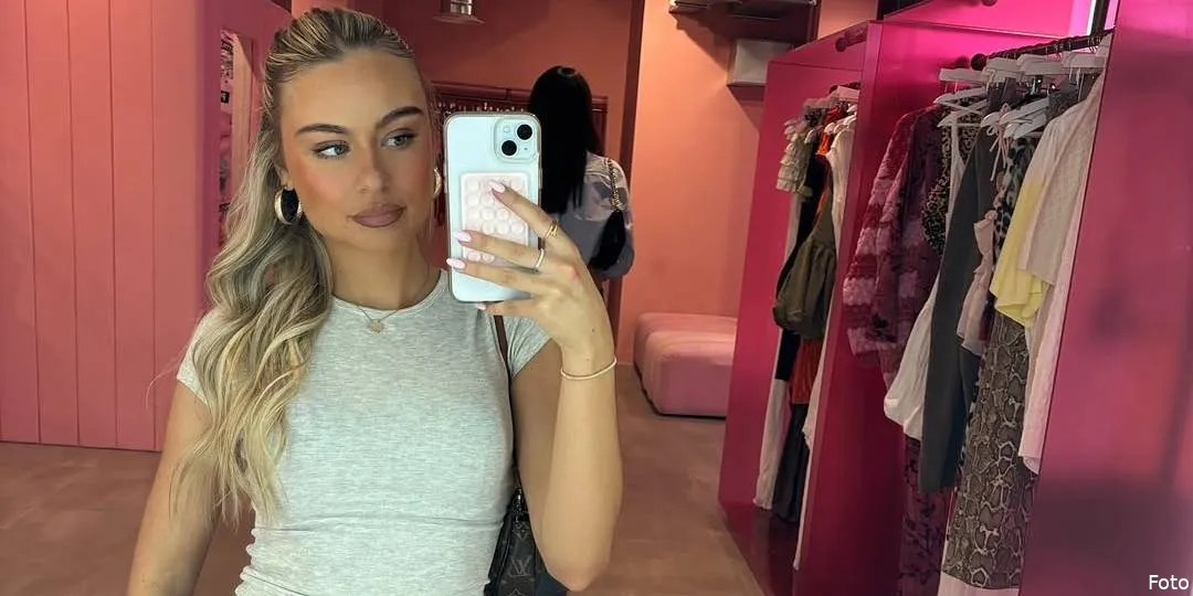 Cole Palmer ontvolgt vriendin Connie Grace op Instagram en lijkt weer ...