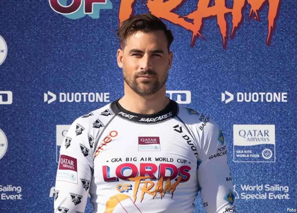 Verdensmesteren Marc Jacobs redder svømmer i nød