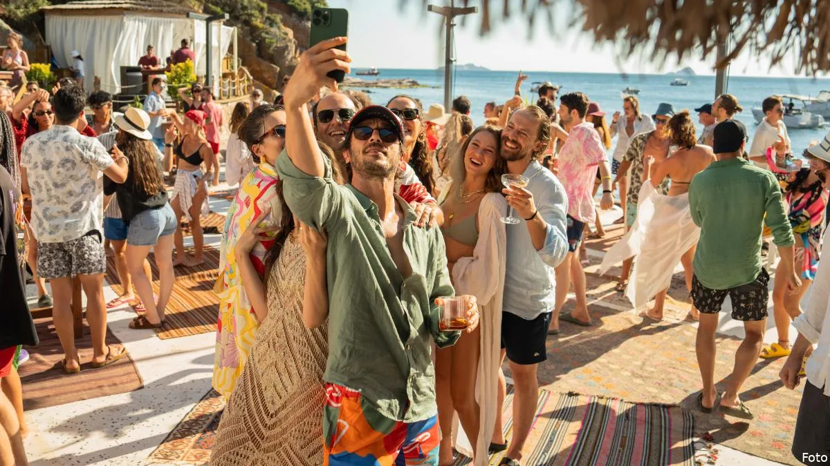 Nieuwste dramaserie rukt op naar top 3 van Netlix en laat vonken in het ...