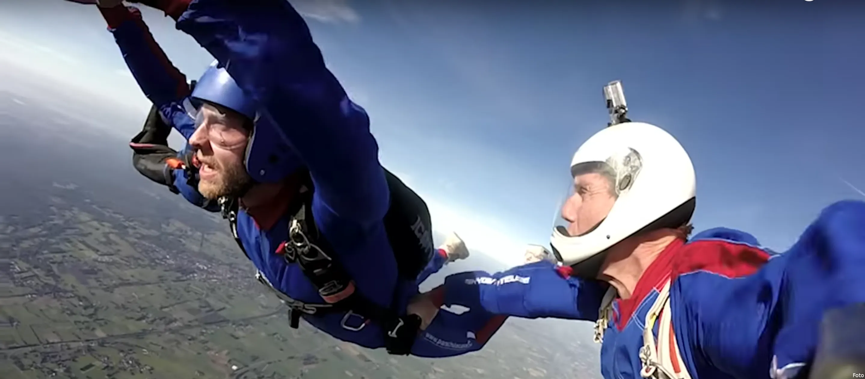 Thomas van StukTV leert solo parachutespringen in nieuwe YouTube-serie