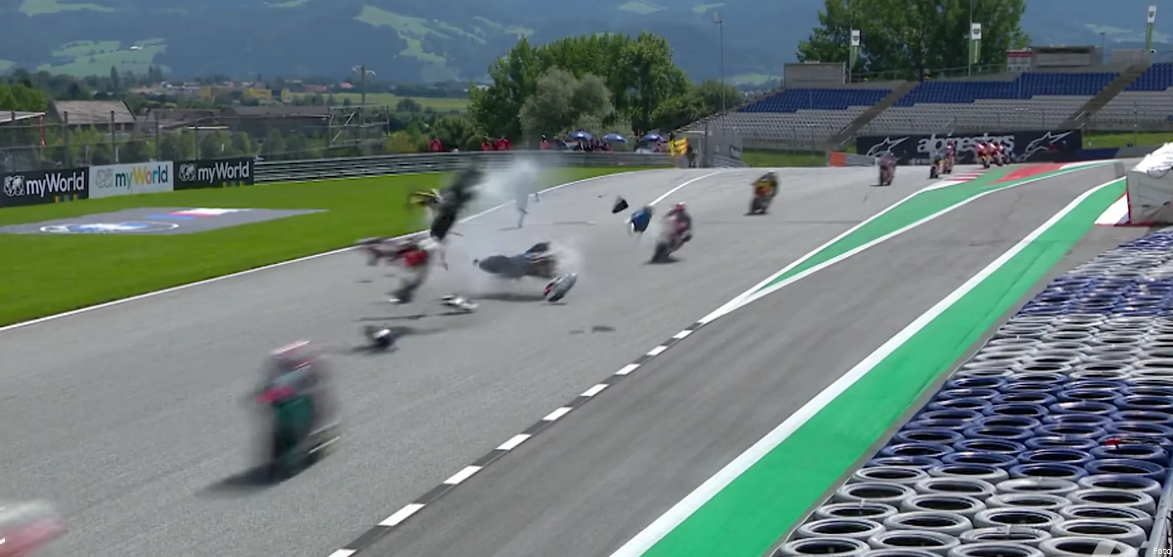 Extreem harde crashes in de Moto2 en MotoGP tijdens de Austrian GP