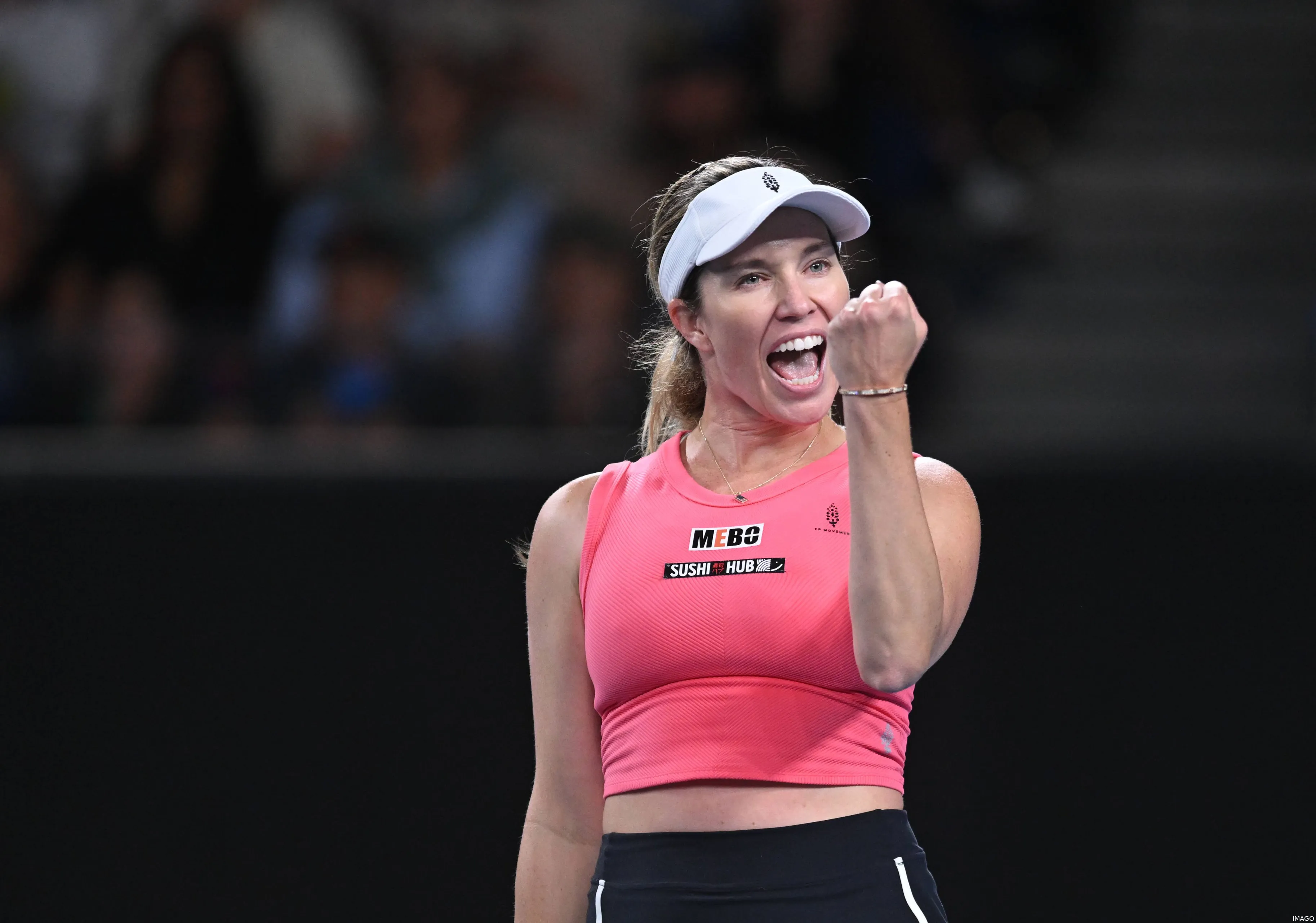 (VIDEO) Pantomime villain Danielle Collins receives serenade of boos on ...