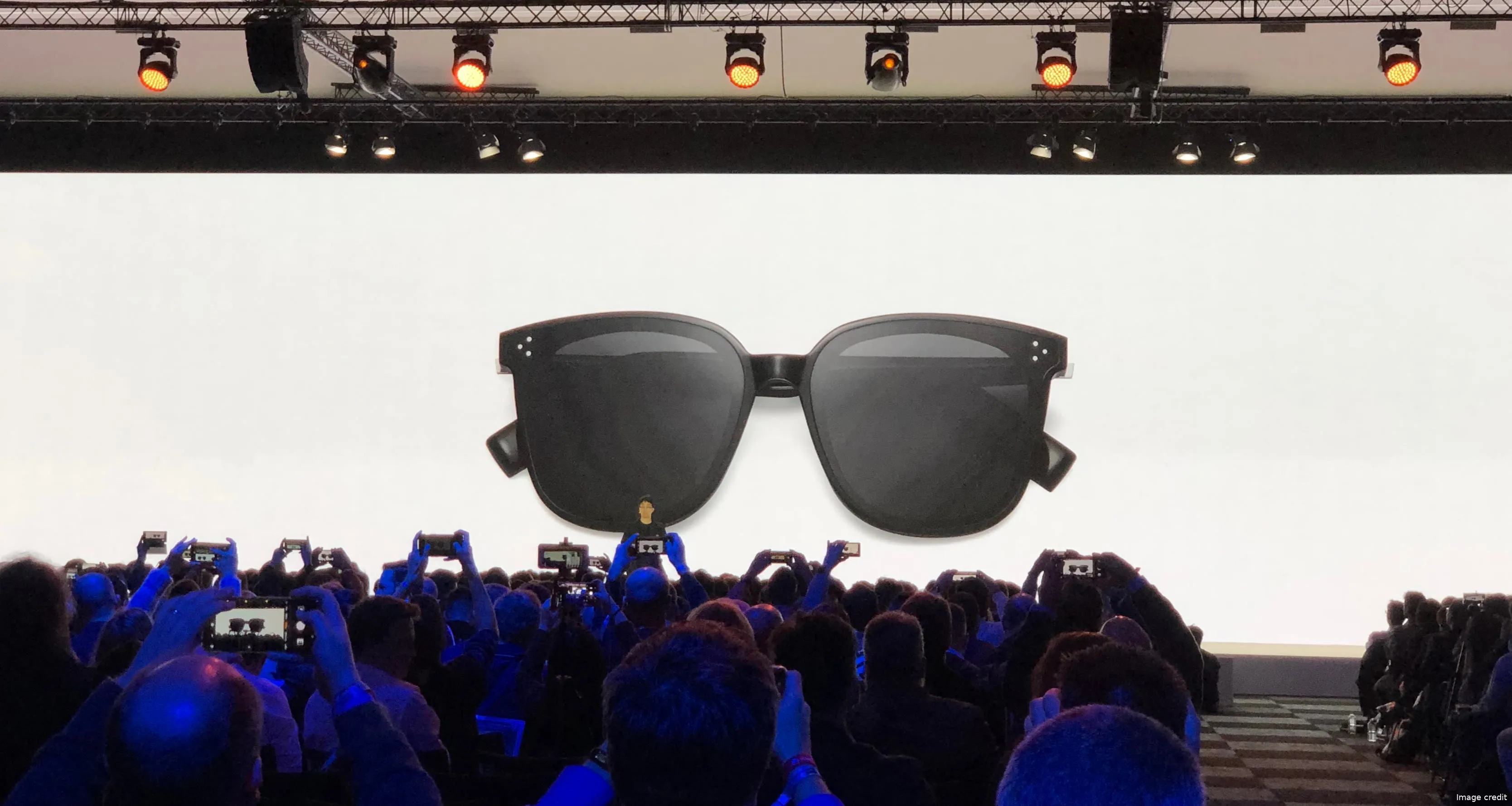 Huawei announces smart glasses with built-in speakers, AI assistant ...