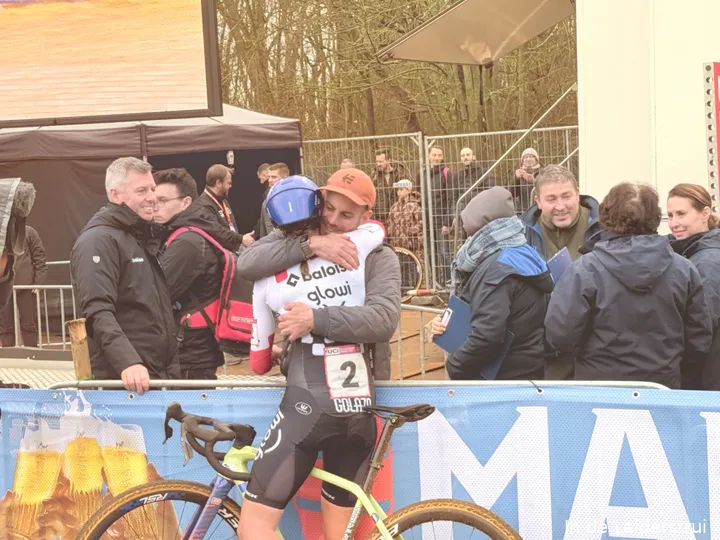 Team Brand en vriend Lieven vertellen hoe Lucinda op WK tóch top was ...
