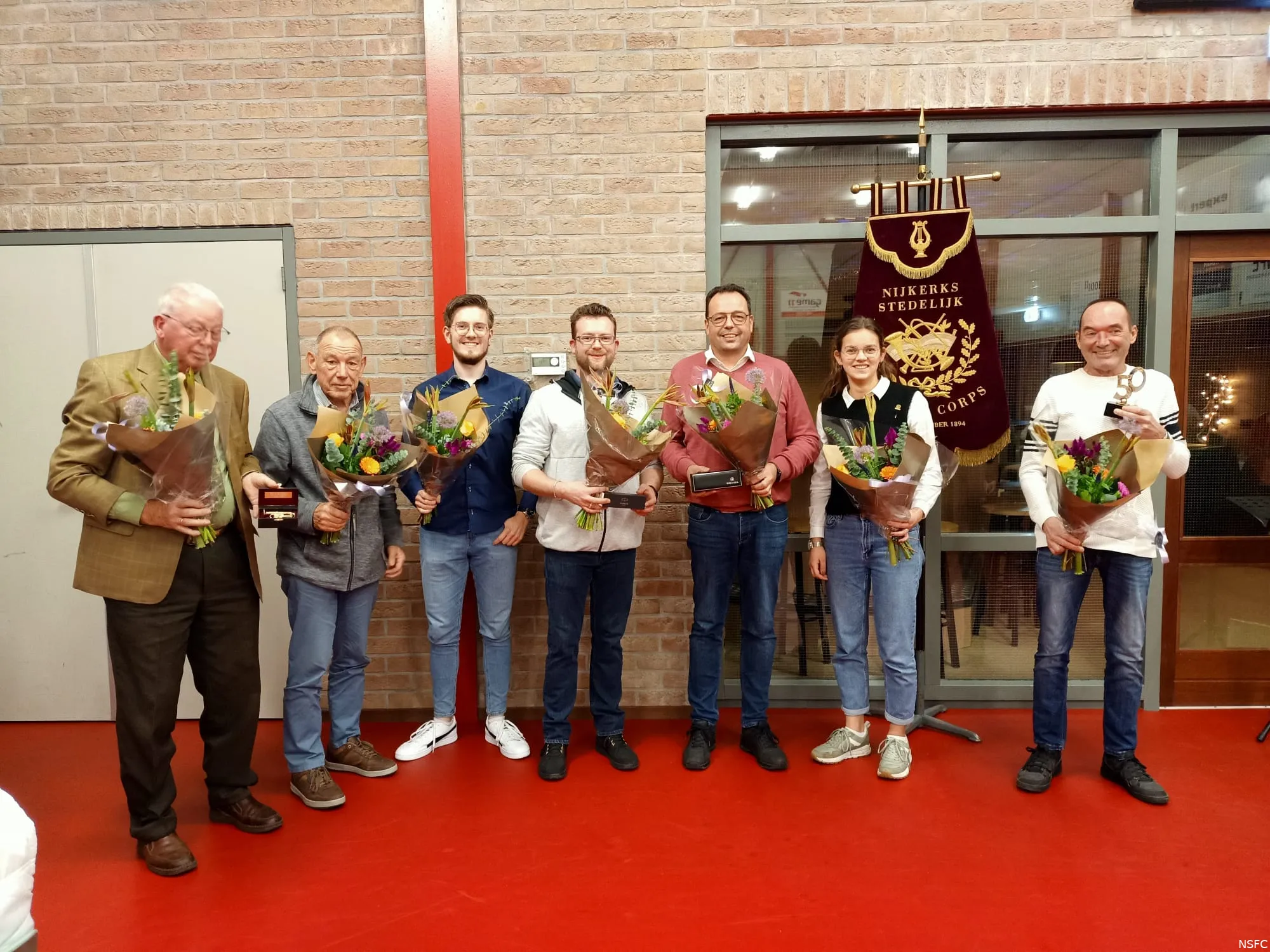 Nijkerks Stedelijk Fanfare Corps huldigt jubilarissen