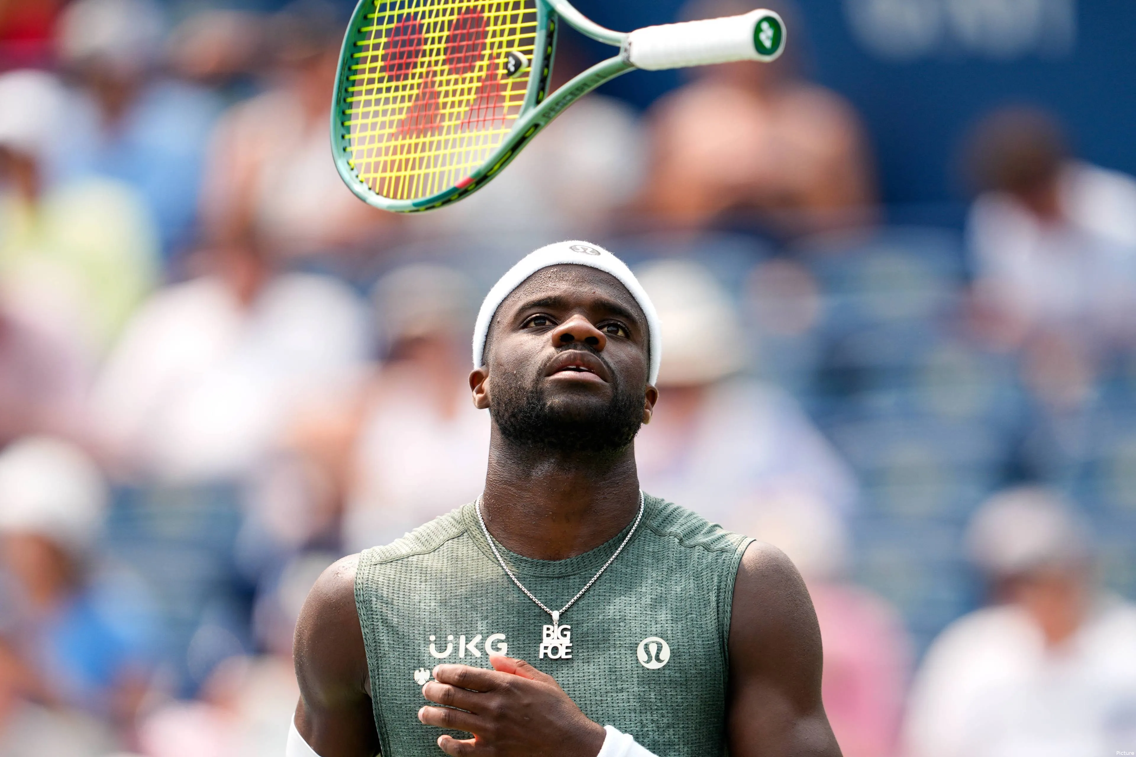 (VIDEO) A slip, a ball kid, and an ovation: Tiafoe moment lightens ...