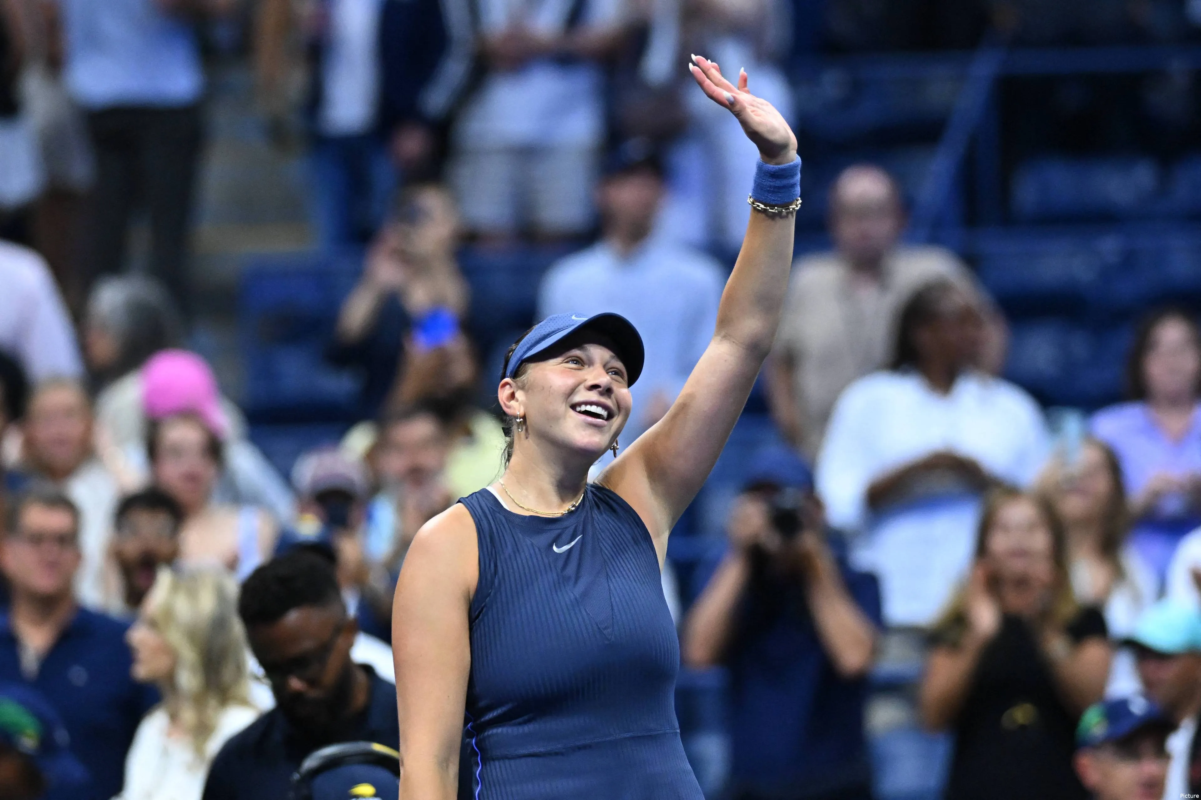 Amanda Anisimova gets sweet revenge on Iga Swiatek, reaches first US ...