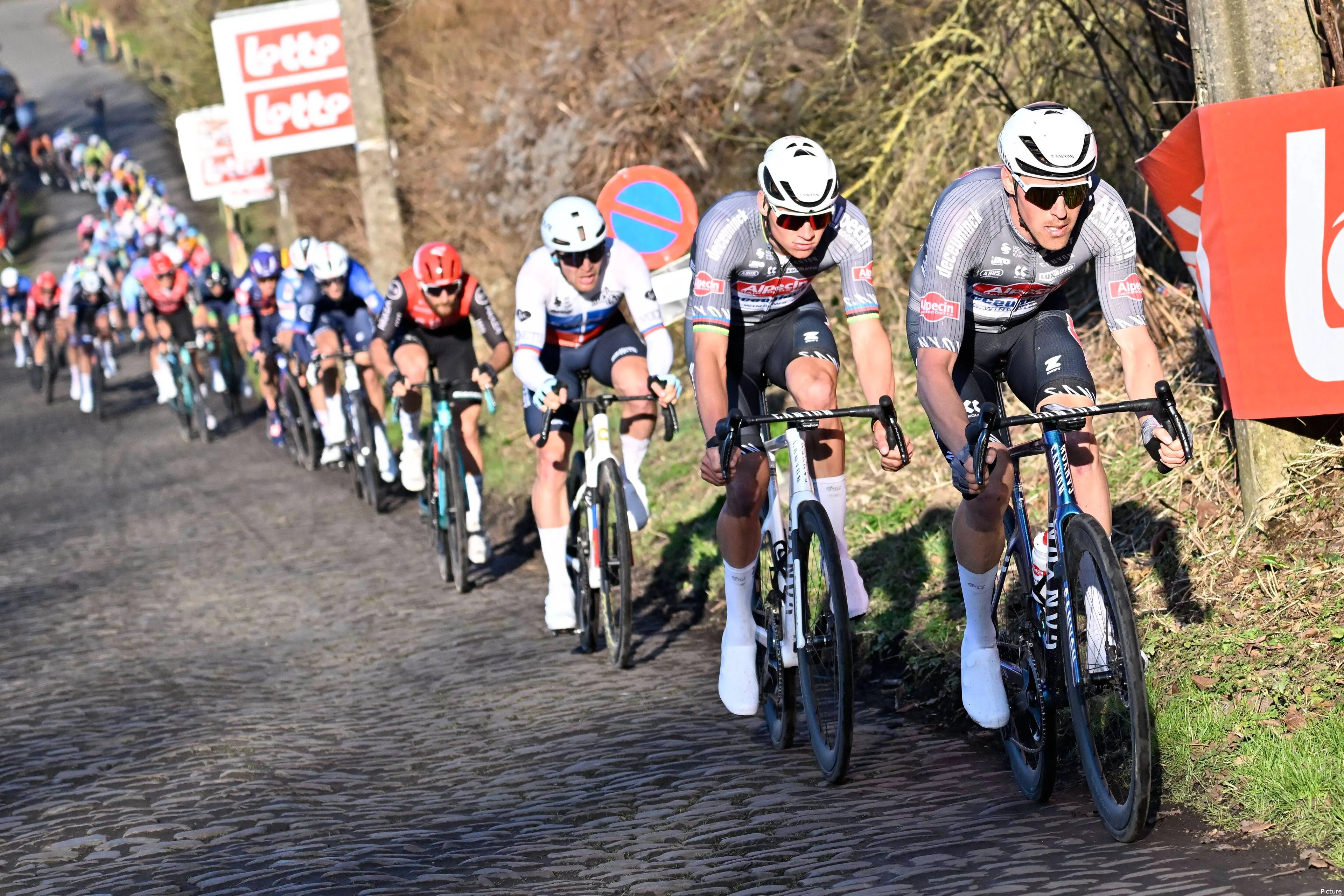 Greg Van Avermaet verbijsterd door niveau Mathieu van der Poel in E3 ...