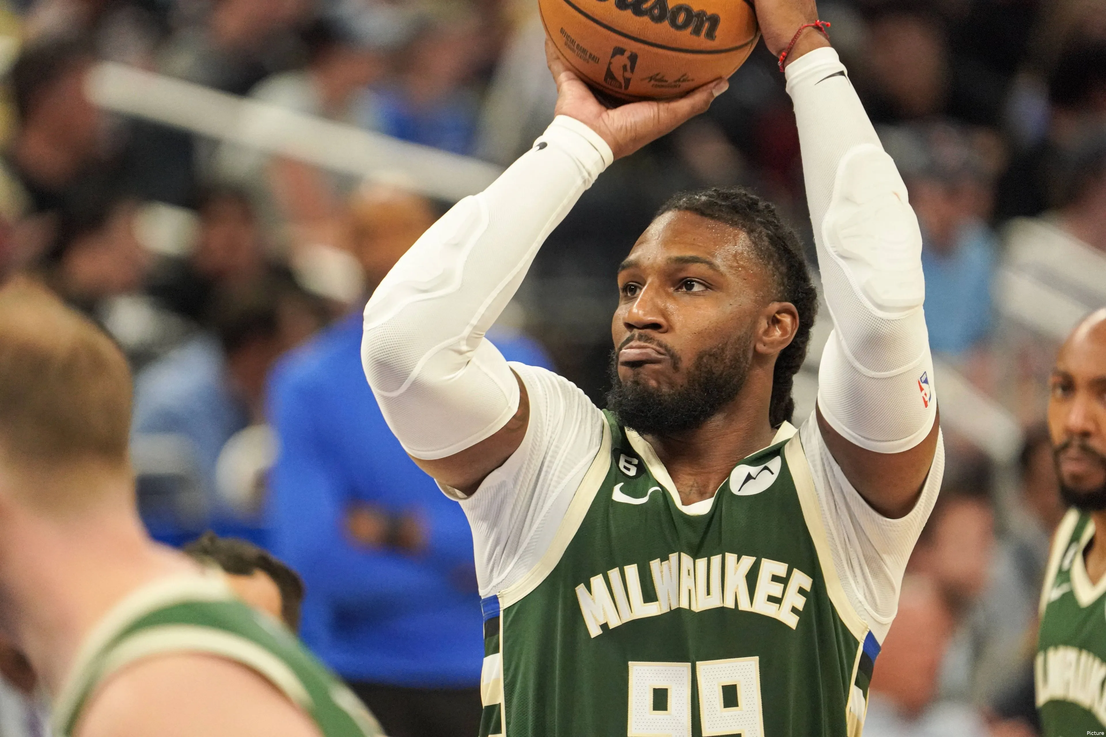 VÍDEO: Dennis Schroder y Jae Crowder se enzarzan en una acalorada ...