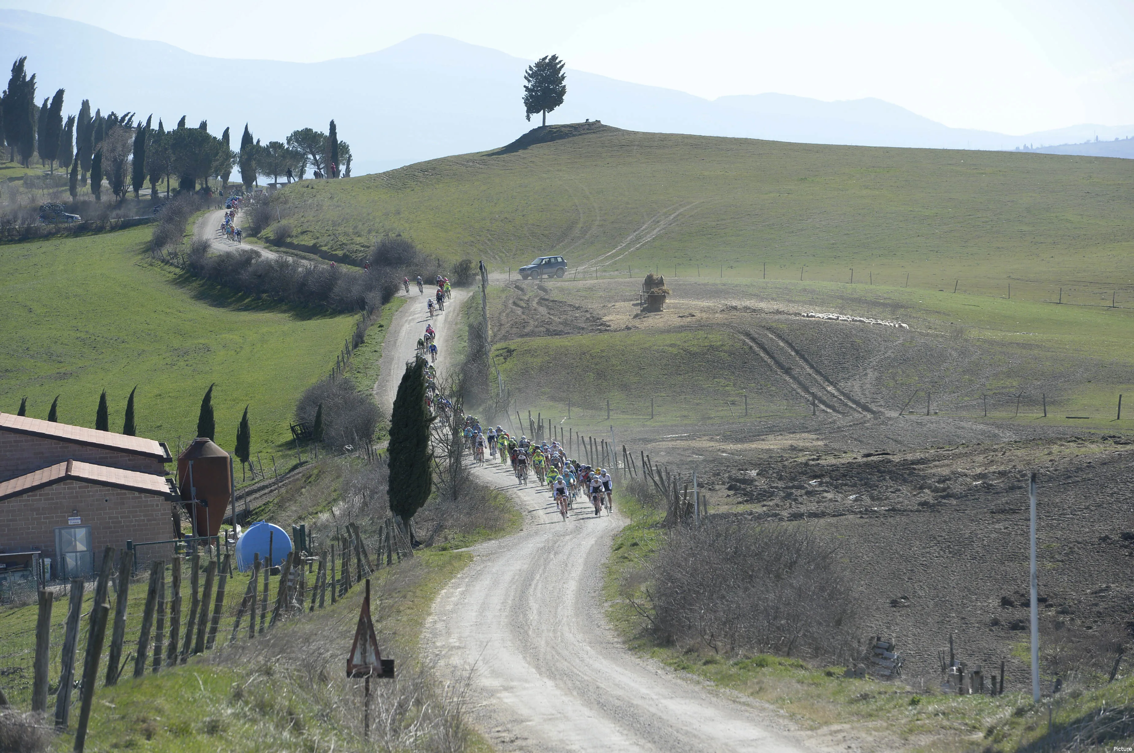 A mais dura Strade Bianche da história em 2024! Pela primeira vez, mais ...
