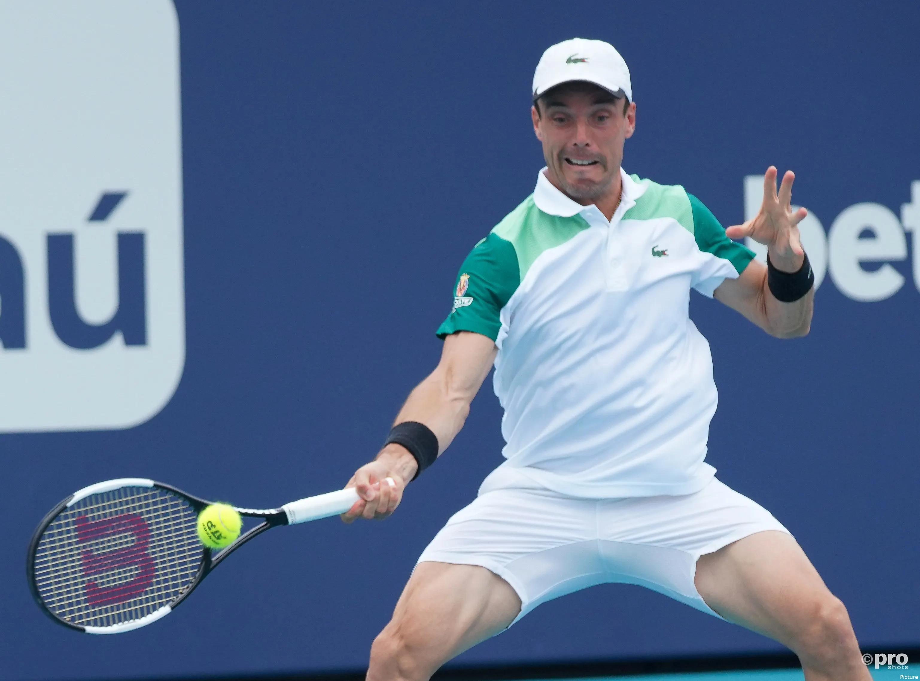 Roberto Bautista Agut endures gruelling match against Murray in Melbourne
