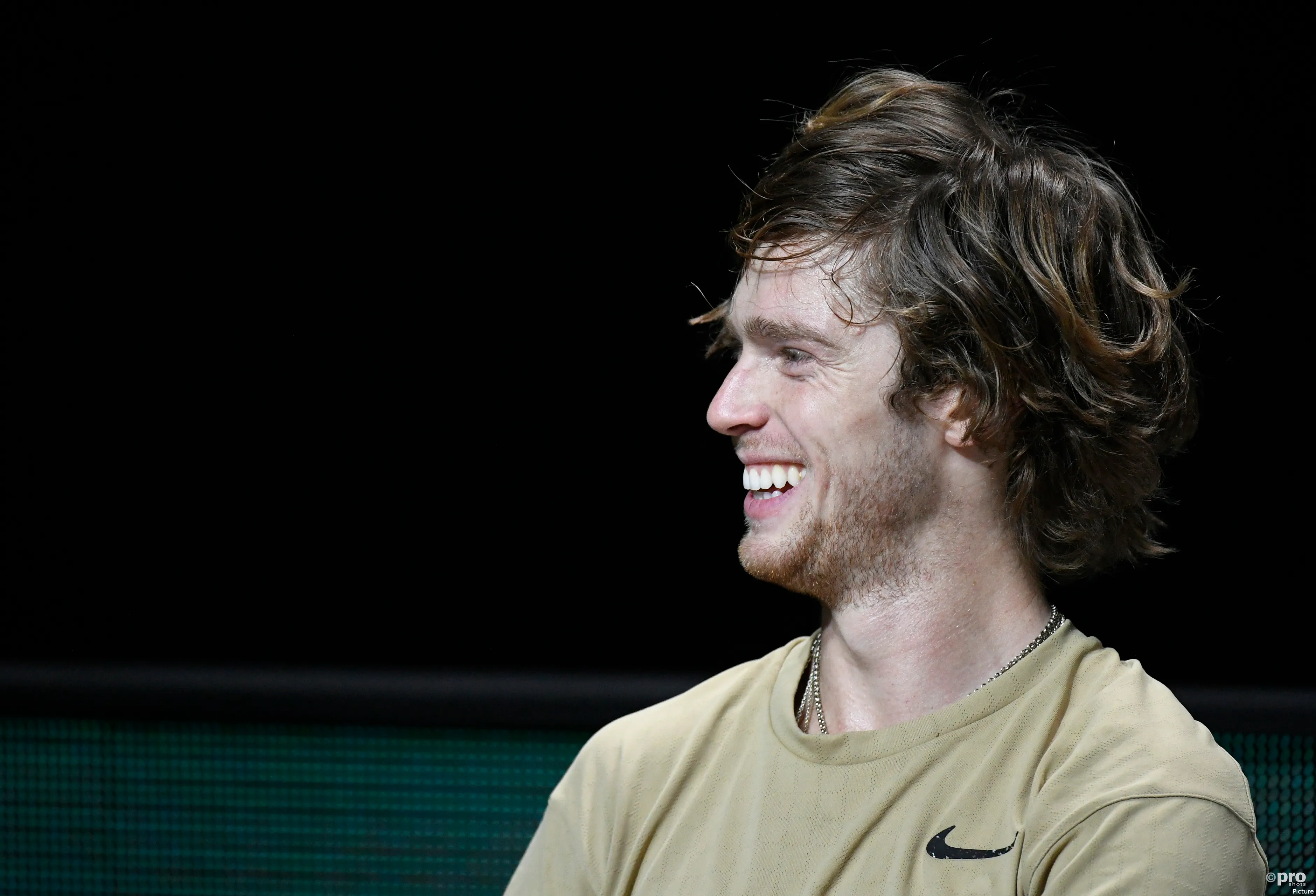 Video - Andrey Rublev kann sich nicht zusammenreißen, wenn er in Monte ...