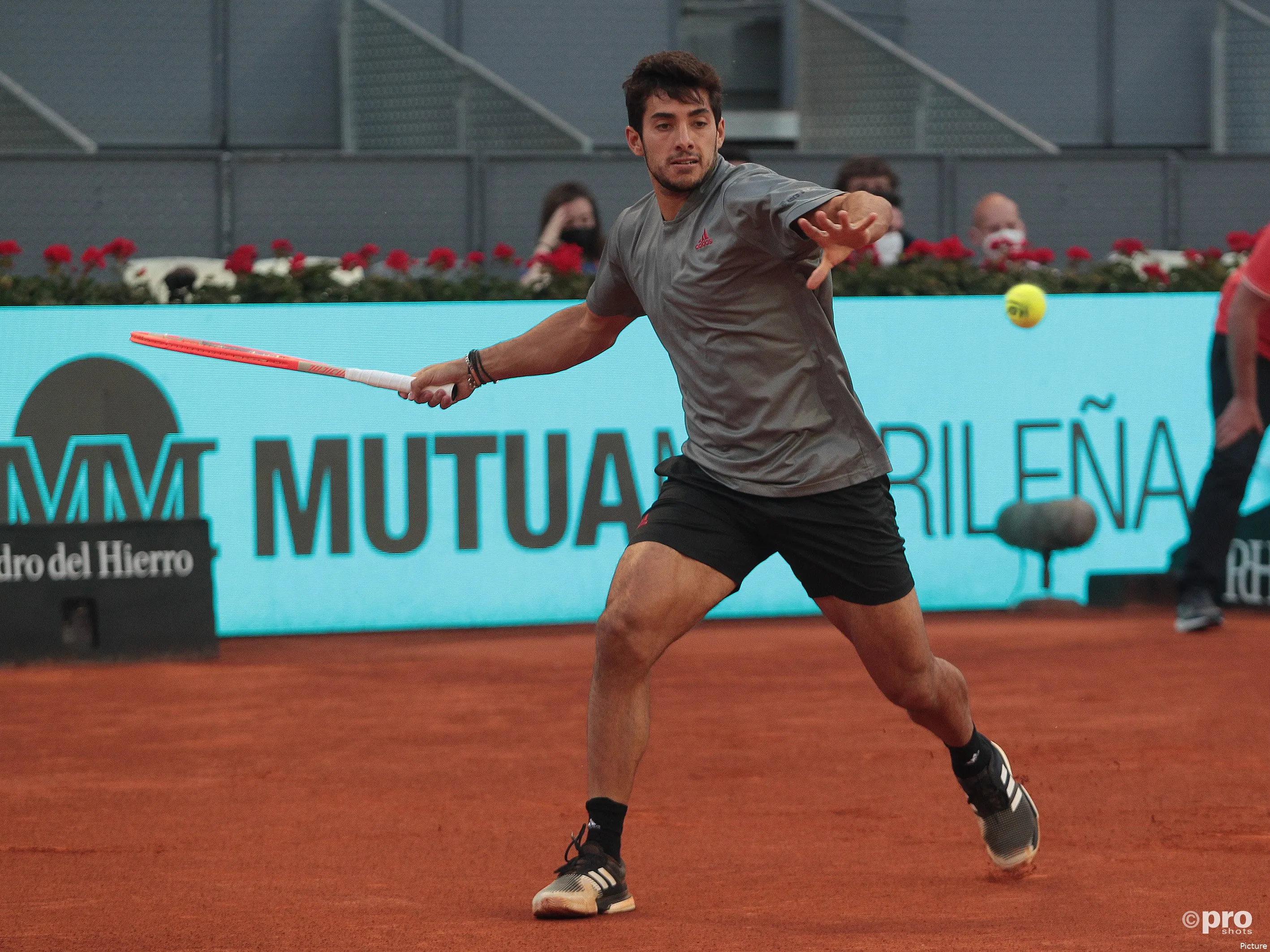 (VIDEO) "I'll see you outside": Garin and Carabelli’s ugly clash steals ...