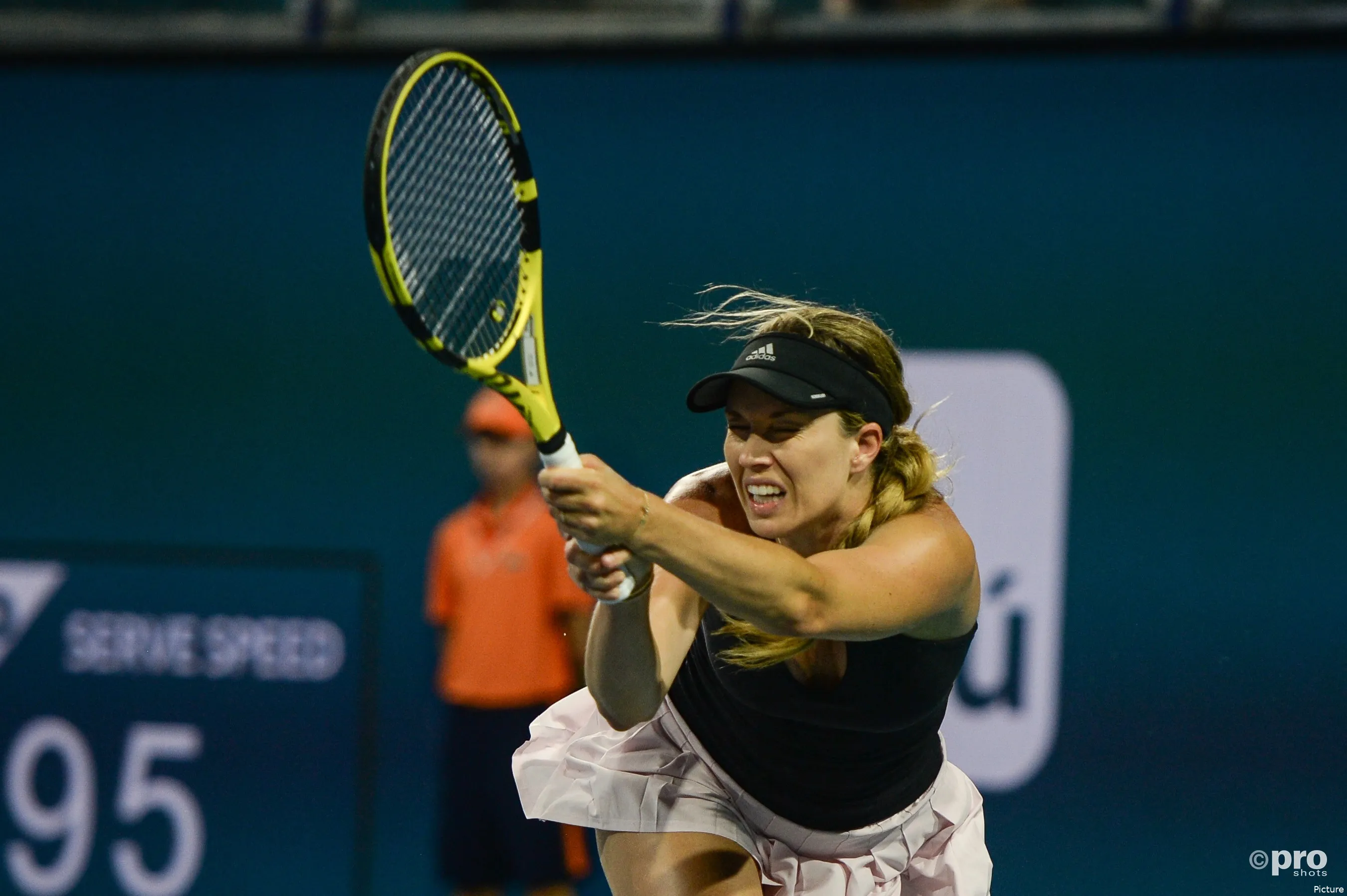 Danielle Collins overpowers Caroline Garcia to advance in San Diego