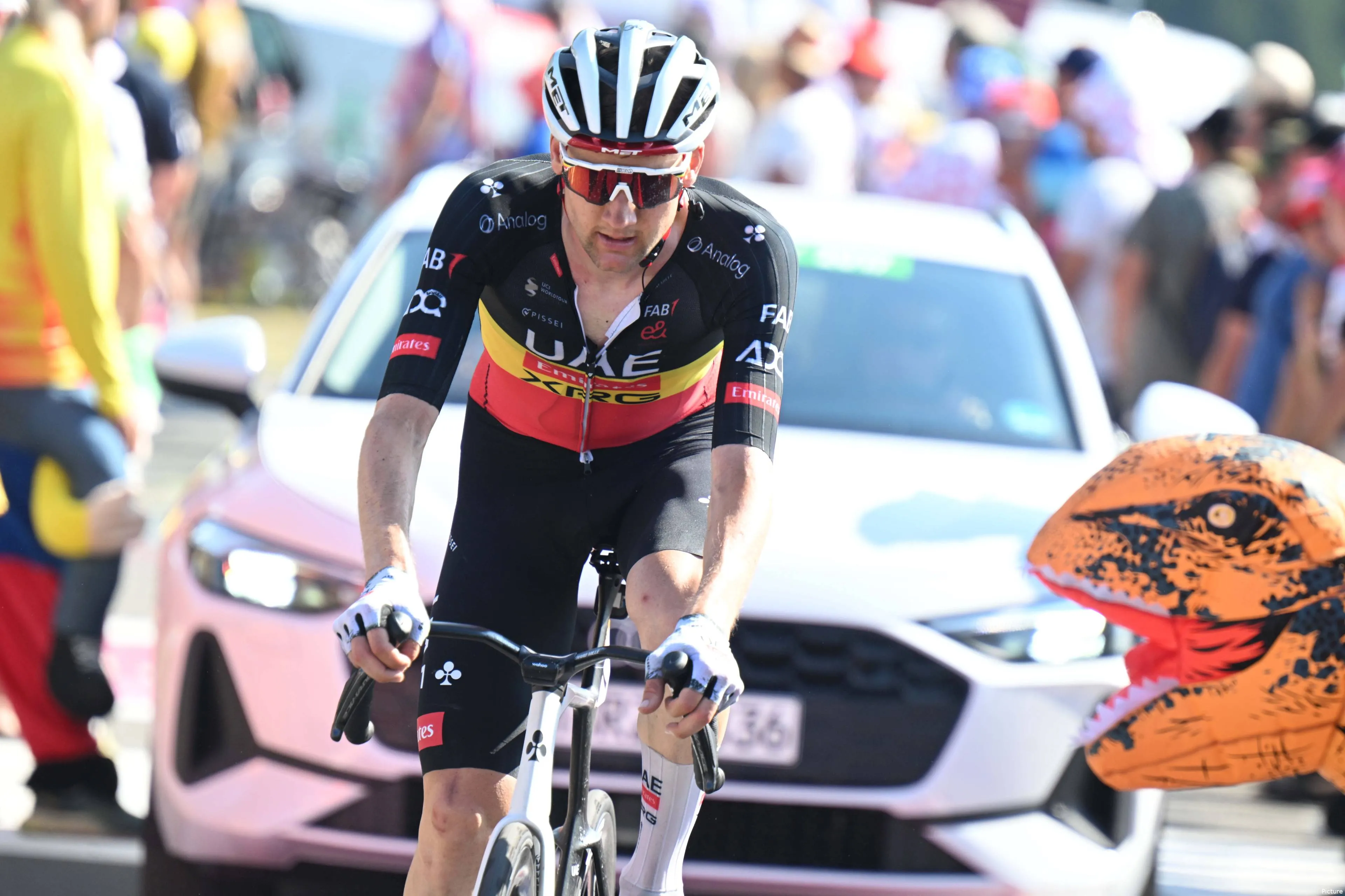 "Hubo momentos en los que tuve que sufrir": Tim Wellens, tras ganar la ...