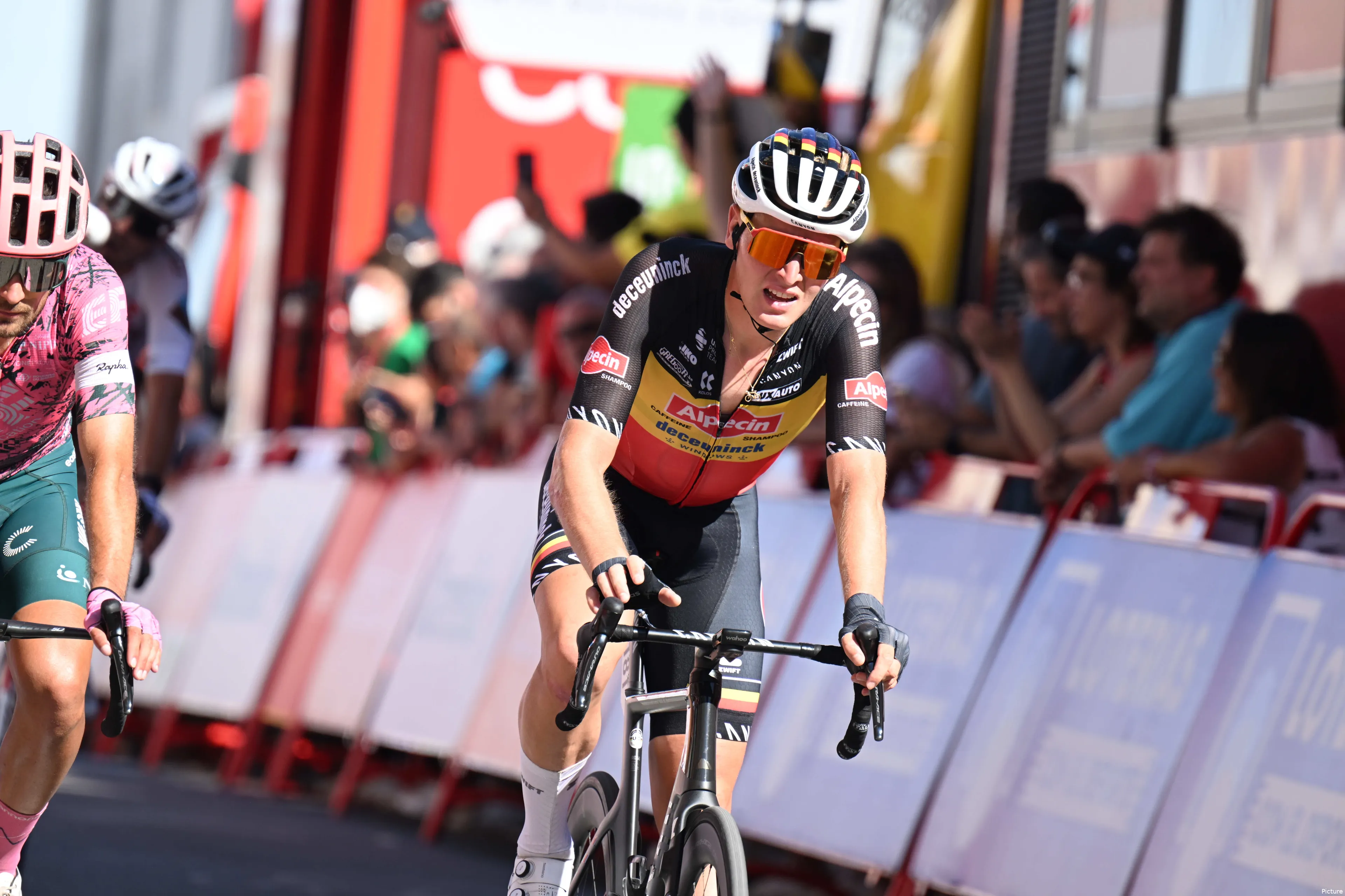 Tim Merlier wins in his debut for Soudal-Quick-Step in stage 1 of Tour ...