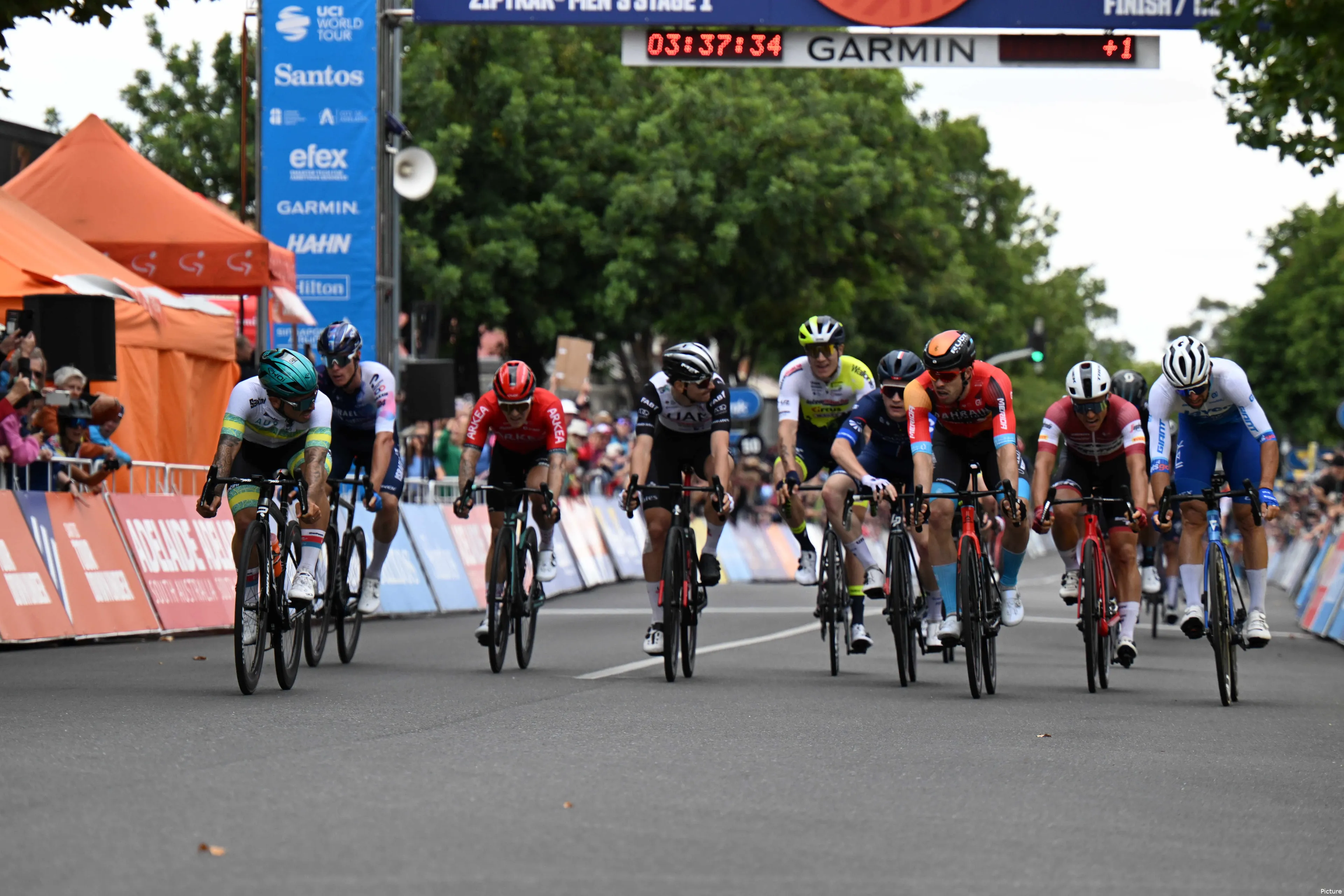 Phil Bauhaus wins crash-marred stage 1 of Tour Down Under