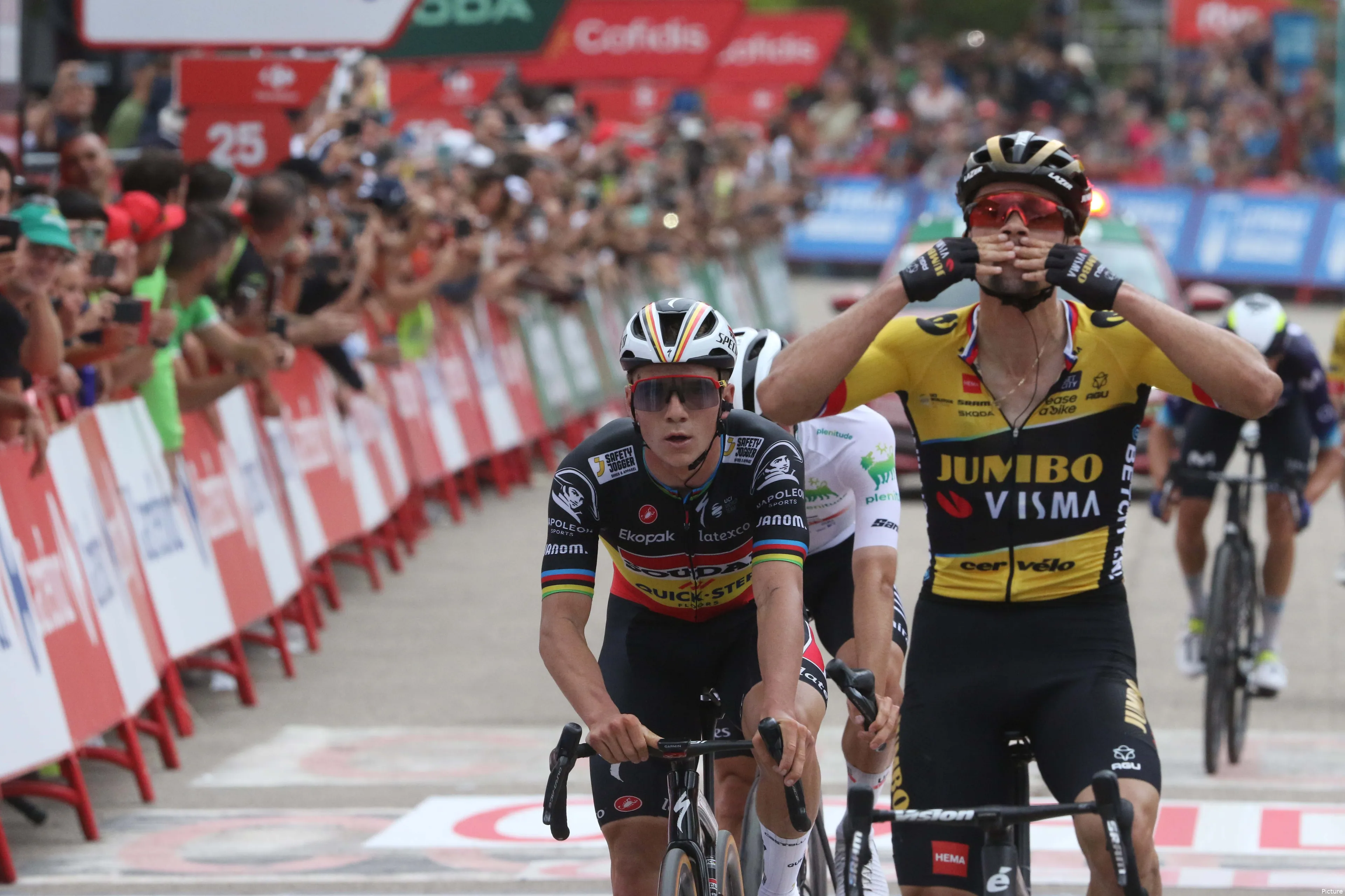 Primoz Roglic wins at Xorret del Catí as Evenepoel controls GC fight ...