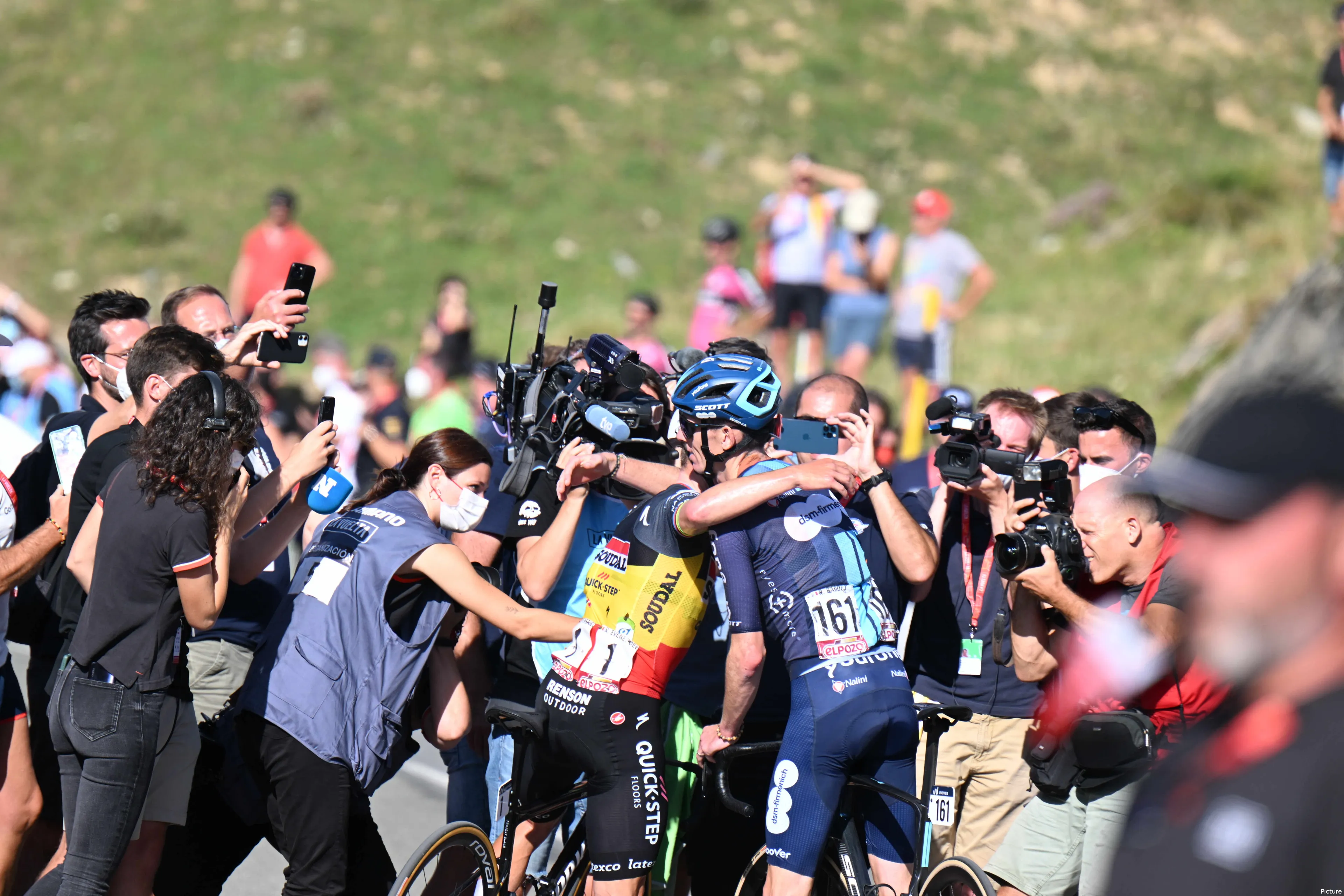 "He is a legend, just like Merckx" - Romain Bardet helpless against ...