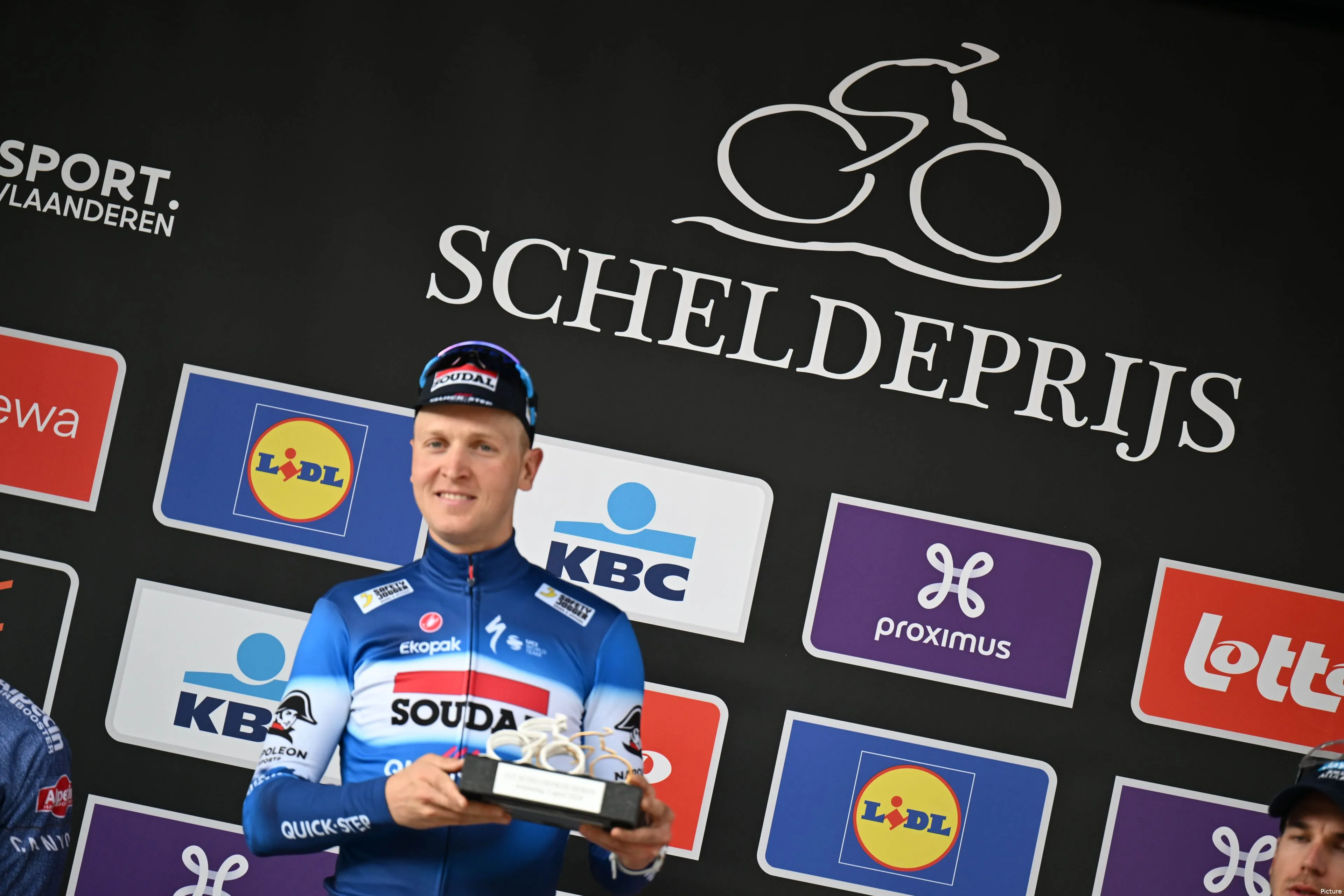 Tim Merlier hits back at Jasper Philipsen following De Panne defeat, at ...