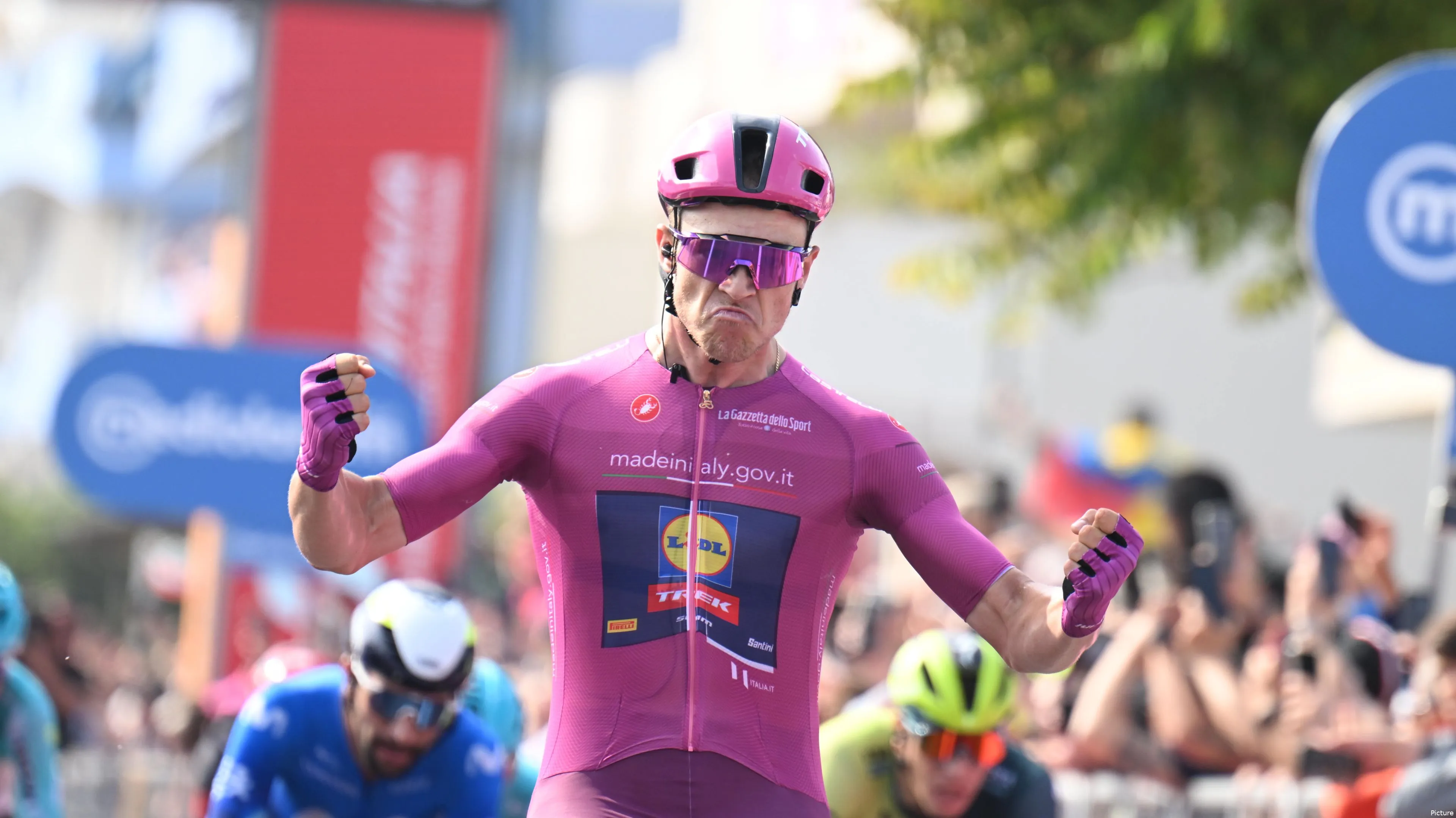 Italy goes all-out for its star sprinter Jonathan Milan: "Everyone else ...