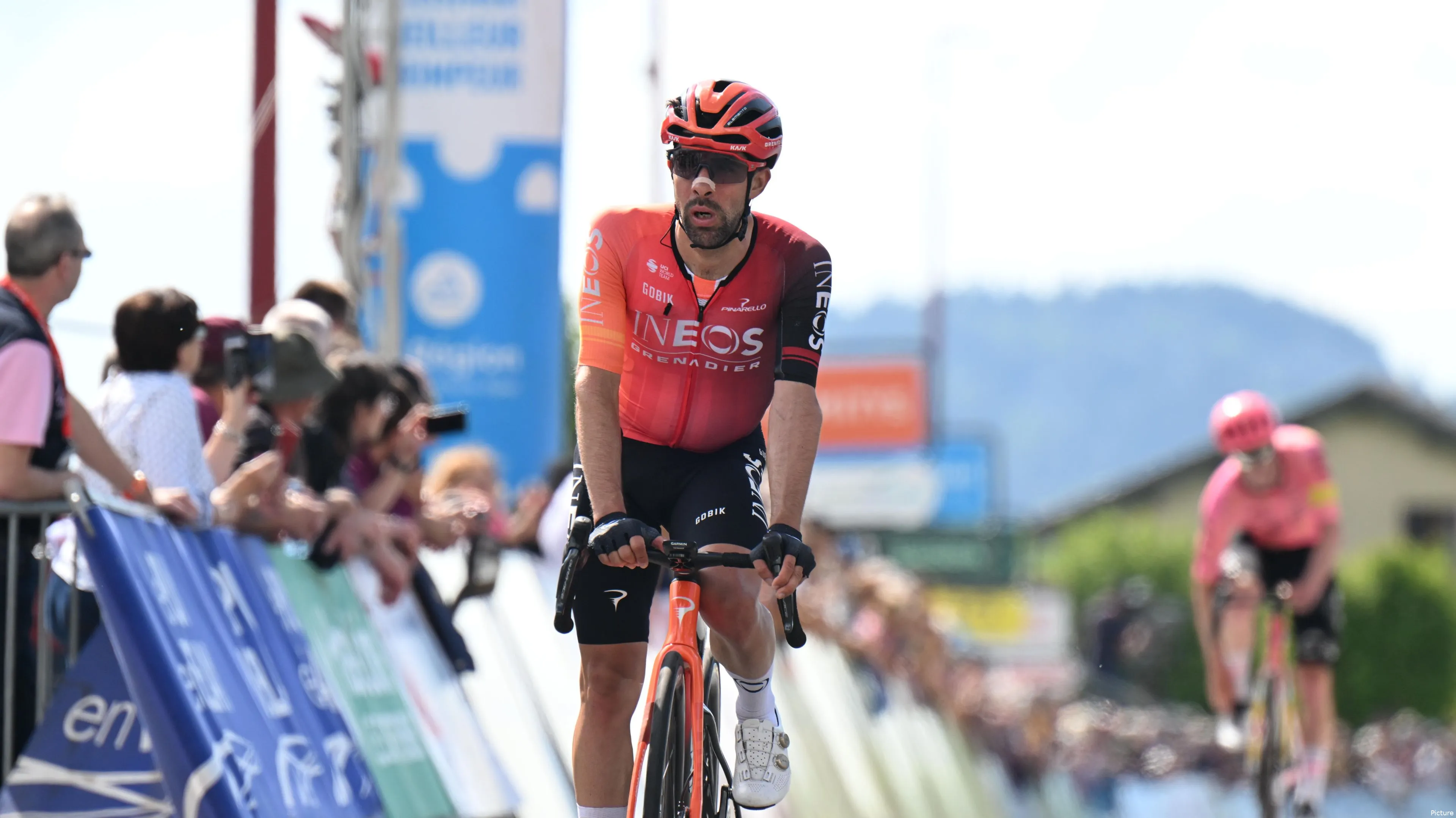 Jonathan Castroviejo and Connor Swift renew INEOS Grenadiers contracts