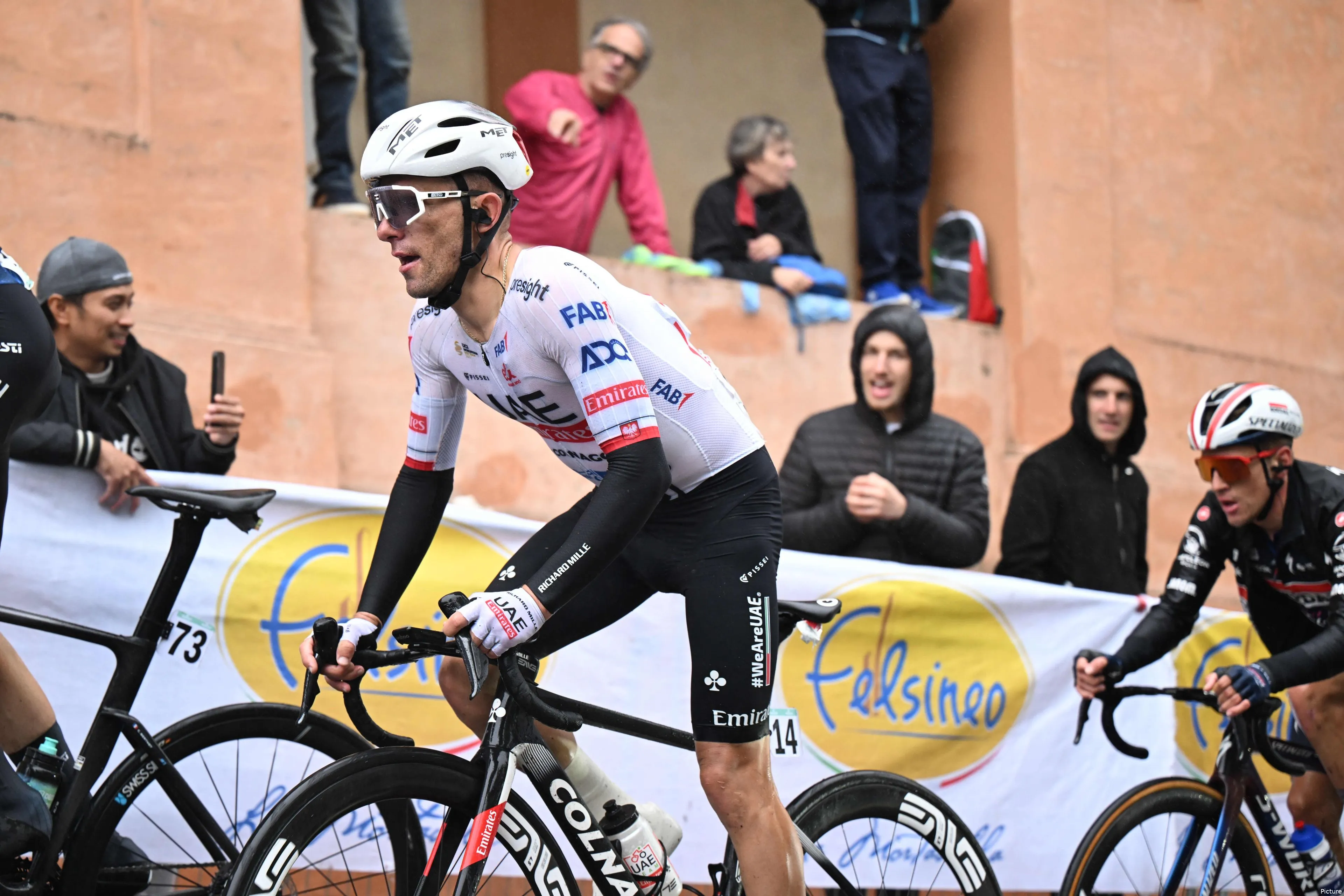 "Hopefully it’s nothing too serious" - Mixed day on stage 1 of AlUla ...