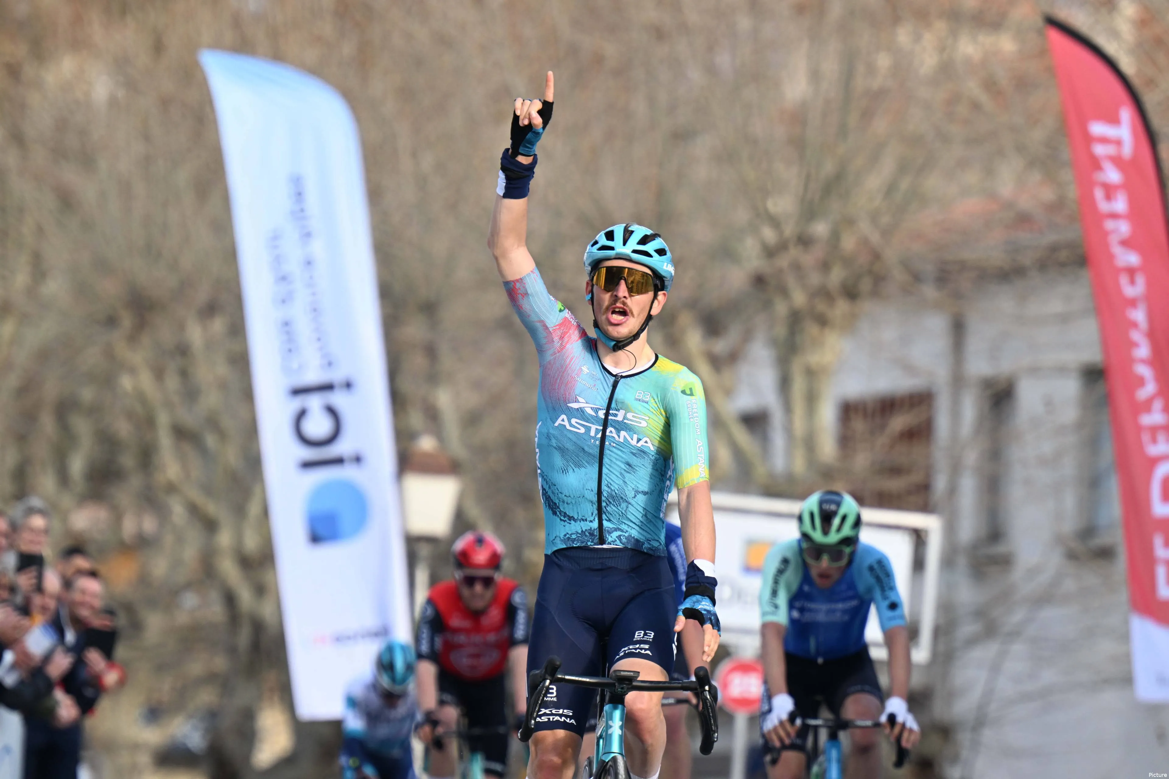 Victory for Astana at the Classic Var - Christian Scaroni beats ...