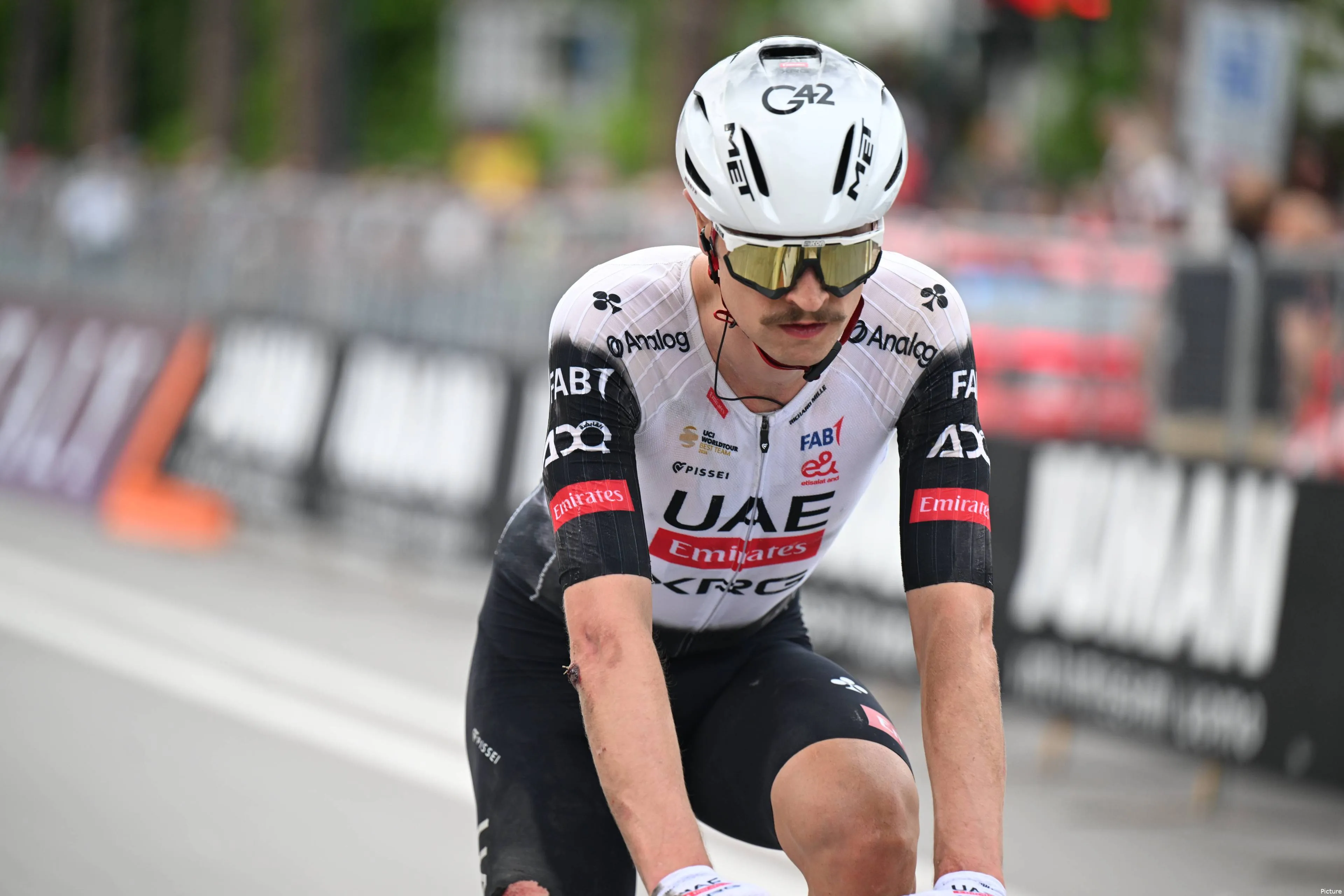 Another blow for Isaac del Toro as key domestique abandons 2025 Giro d ...