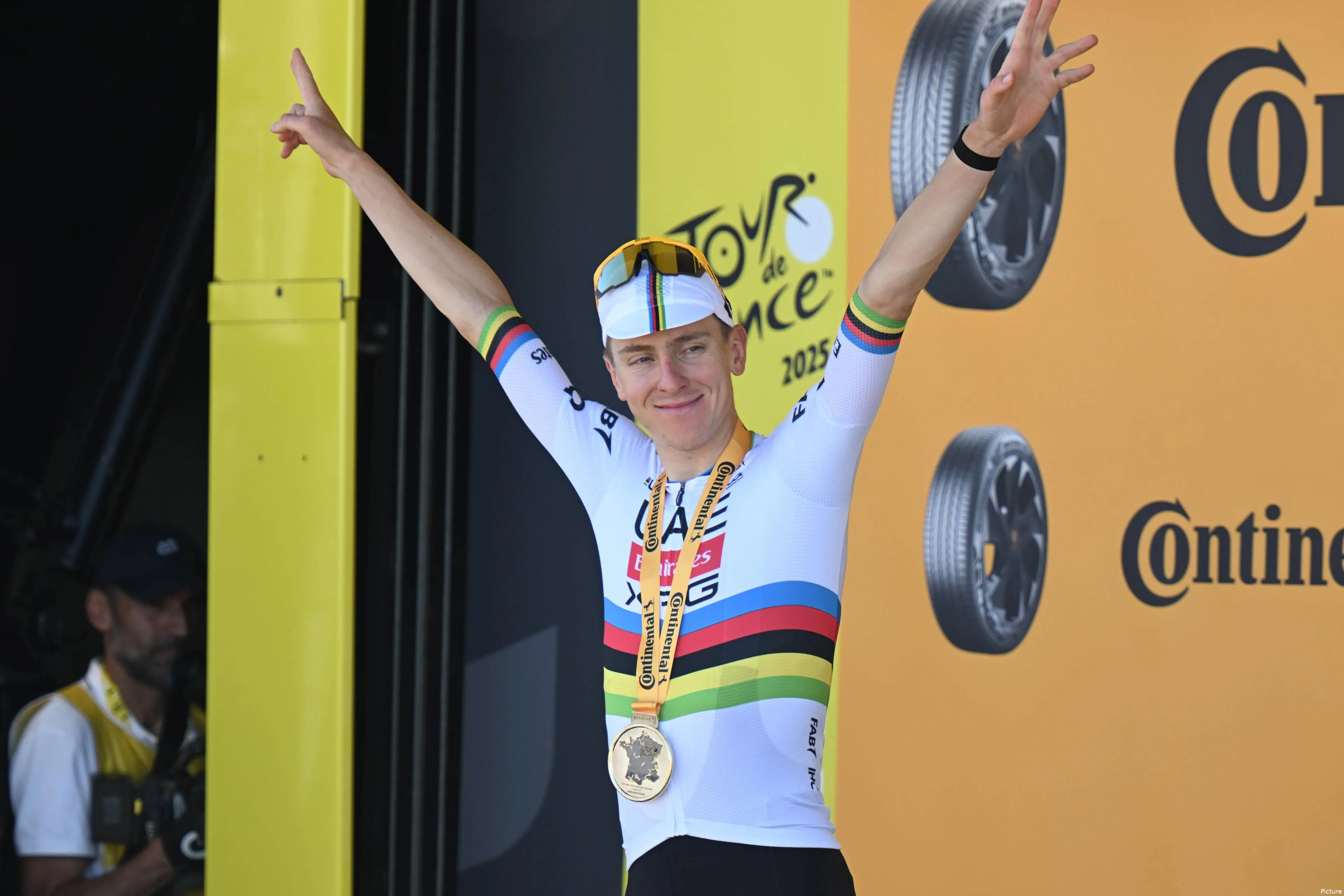 "This stage can go for Samuele Privitera and to all his family" - Tadej ...