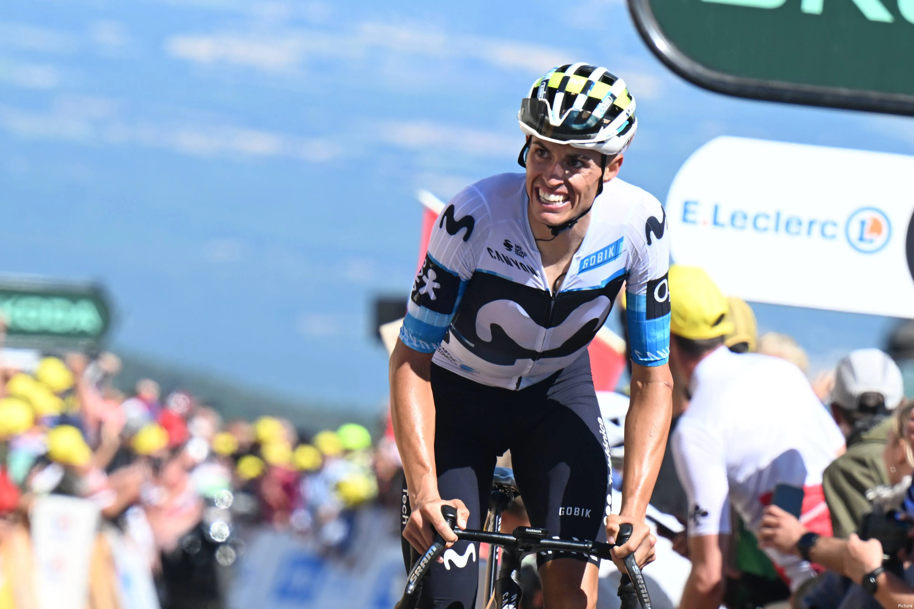 Enric Mas returns to training but is a doubt for the Vuelta a Espana