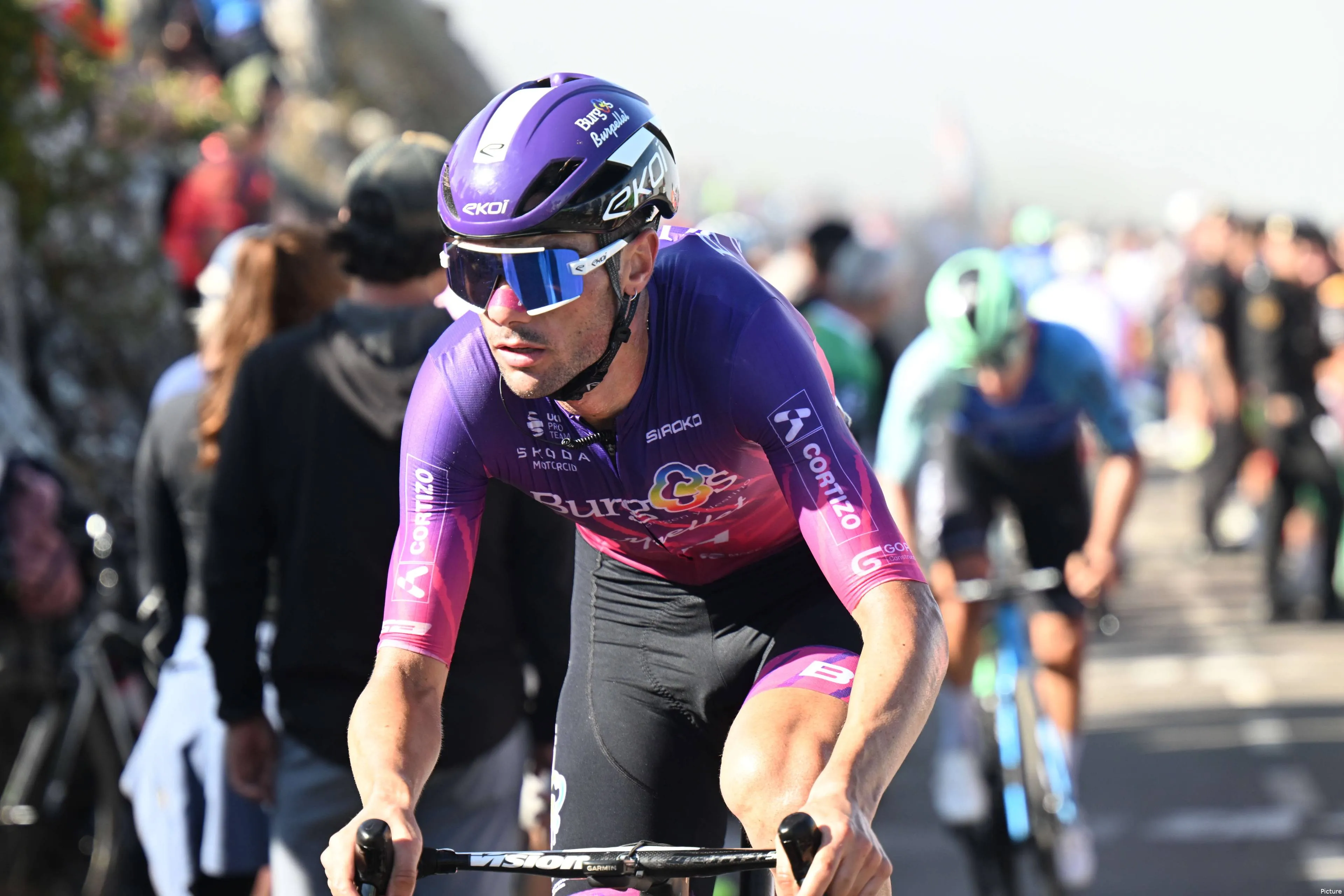 Controversy in China! Burgos rider expelled from race after viral ...