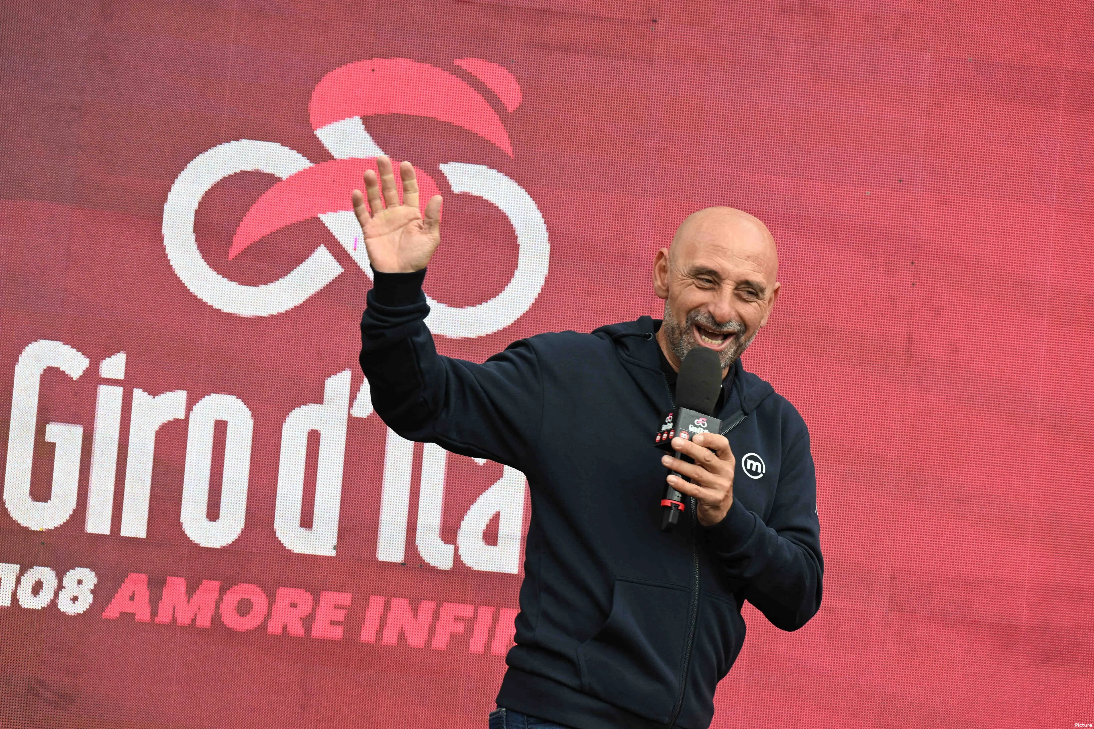 „Es ist richtig, dass Fans zahlen“ – Paolo Bettini unterstützt ...