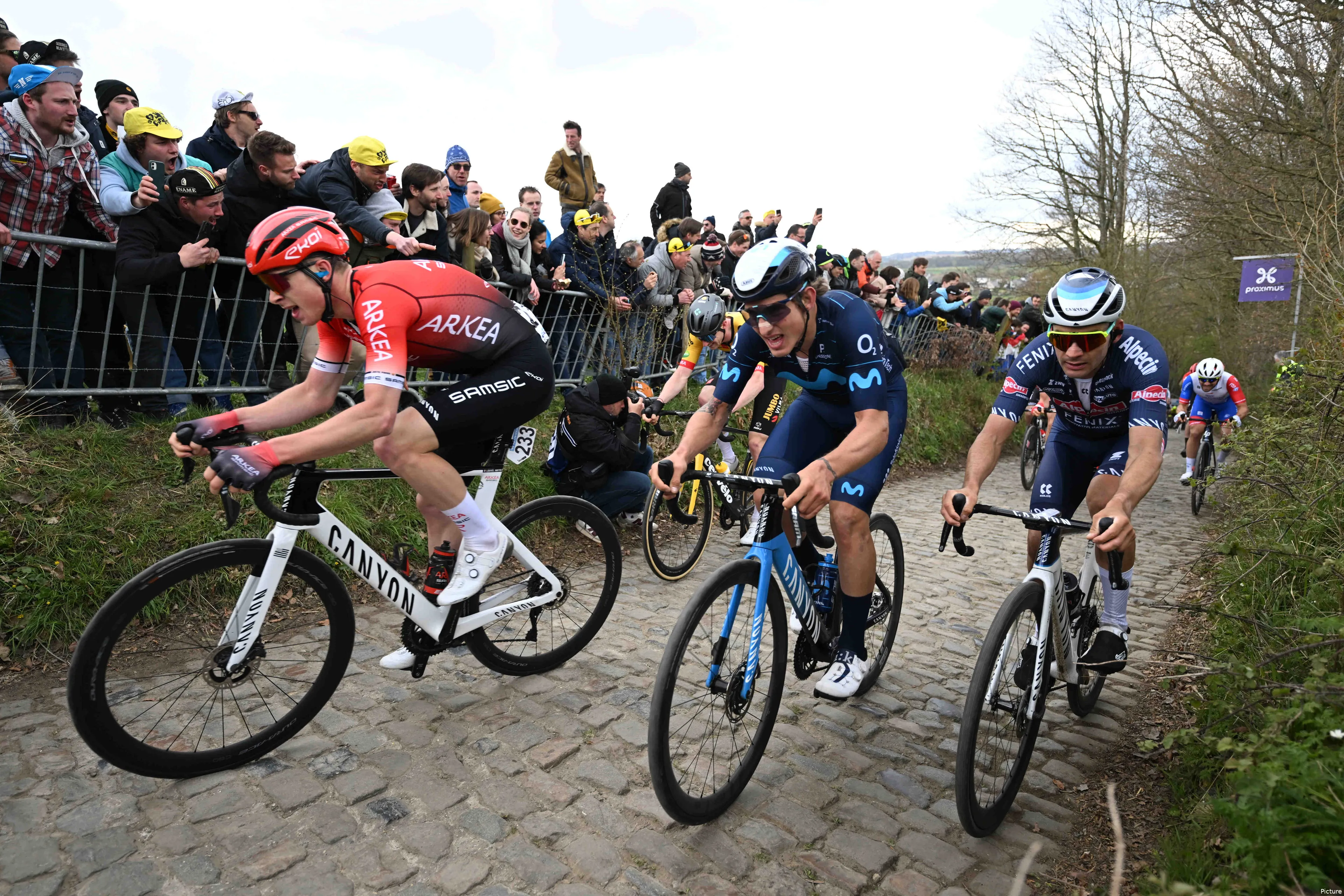 Oier Lazkano en Iván García Cortina leiden Movistar in Parijs-Roubaix ...
