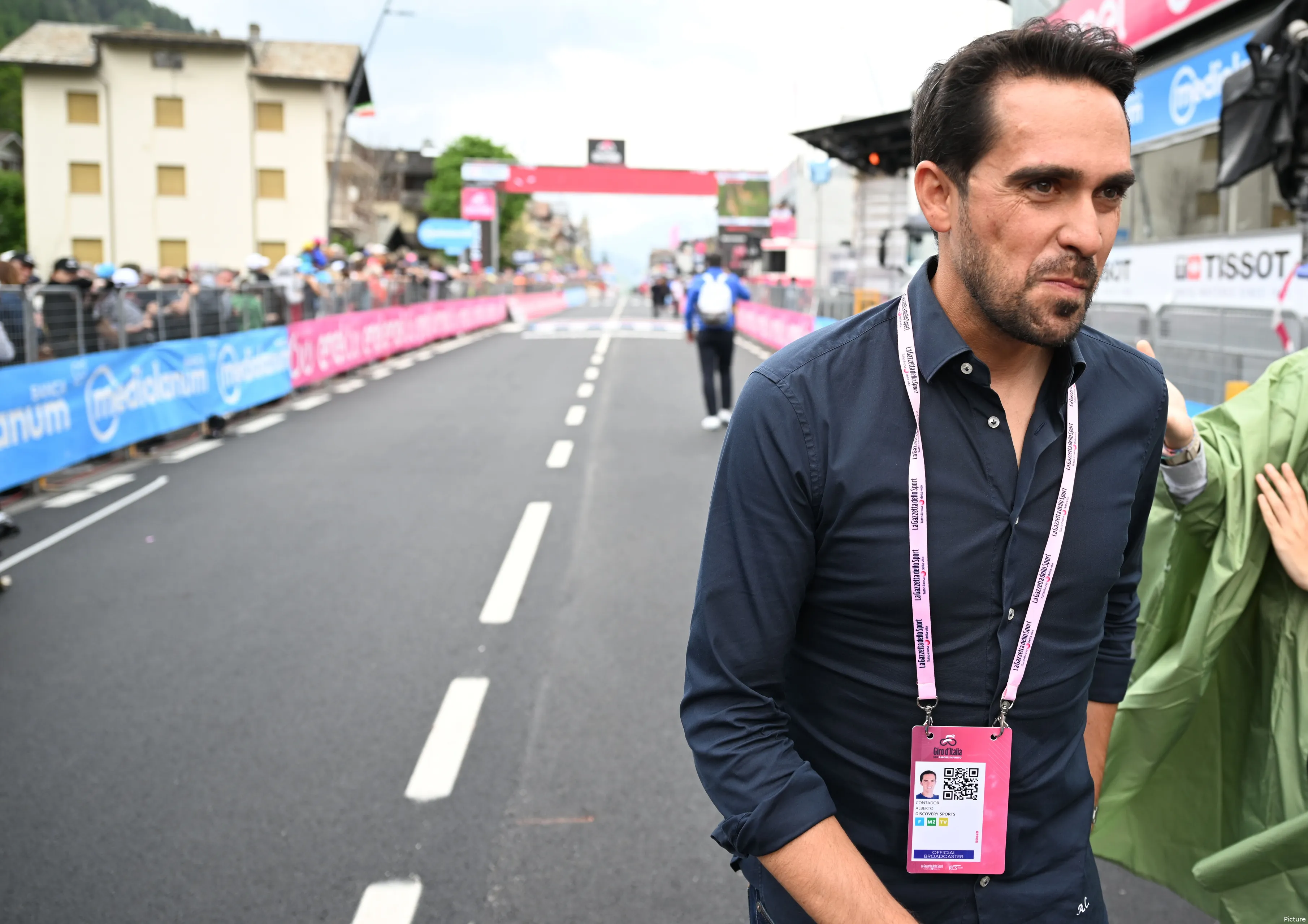 Chris Froome kan zelfs de gepensioneerde Alberto Contador niet verslaan ...