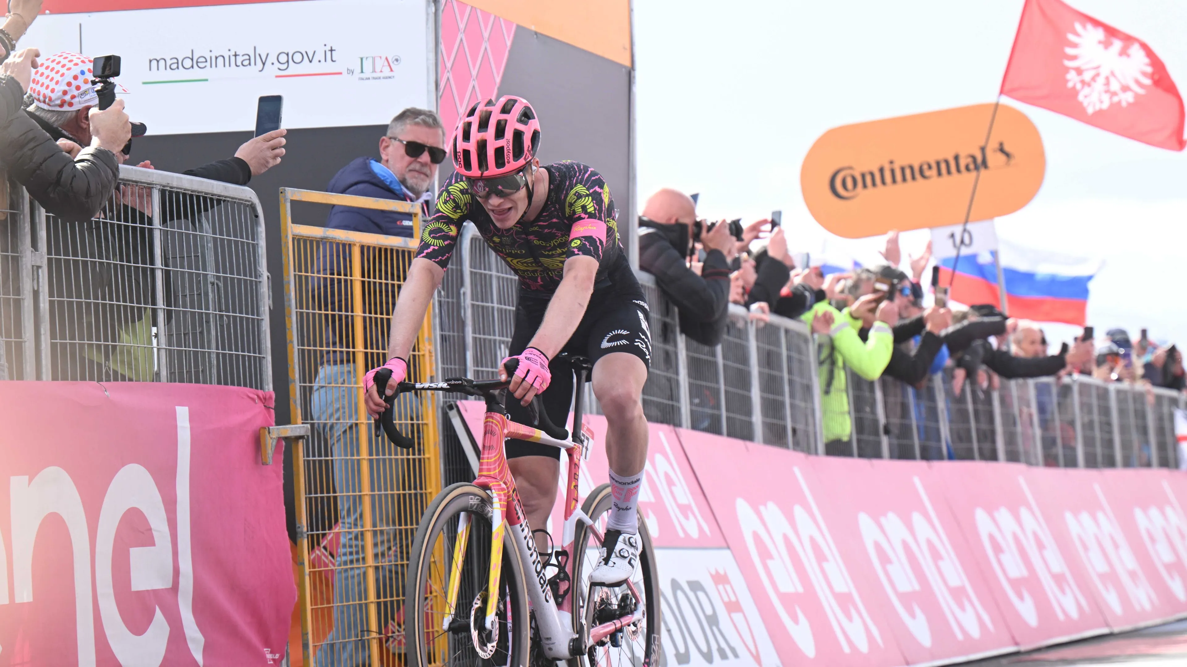 Georg Steinhauser boekt zijn eerste profzege in etappe 17 van Giro d ...
