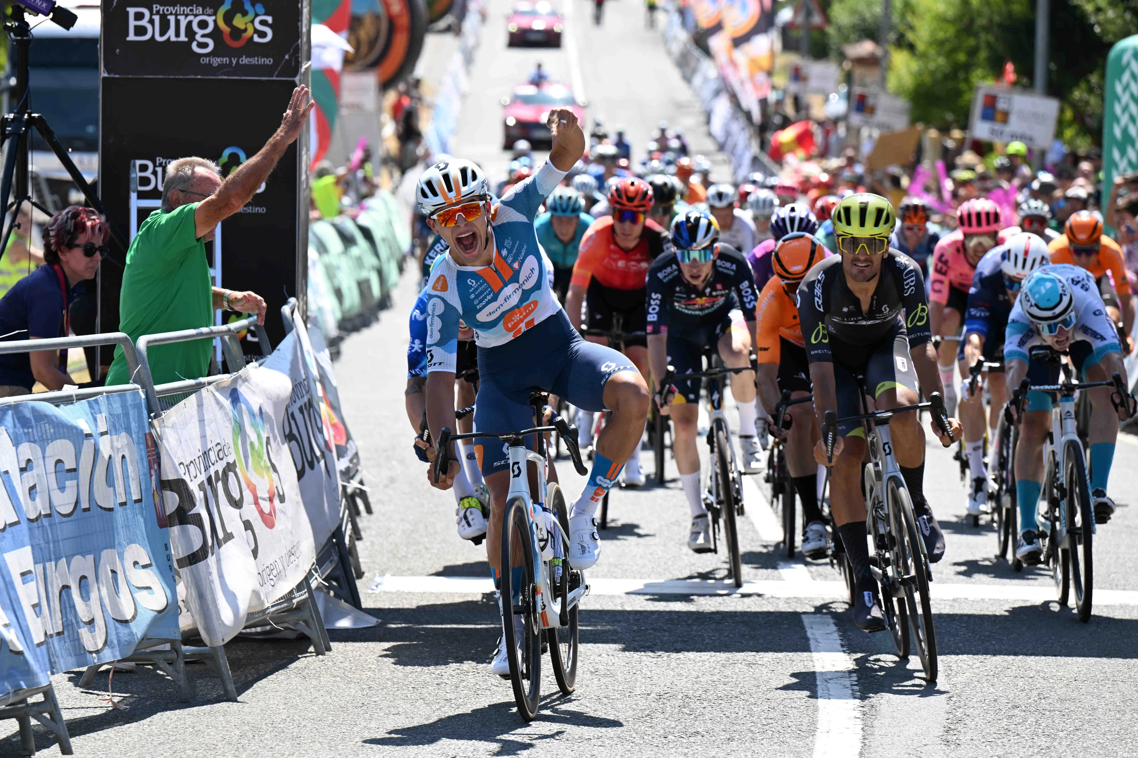“Mads Pedersen en Wout van Aert inspireren me” Kopman Picnic PostNL ...