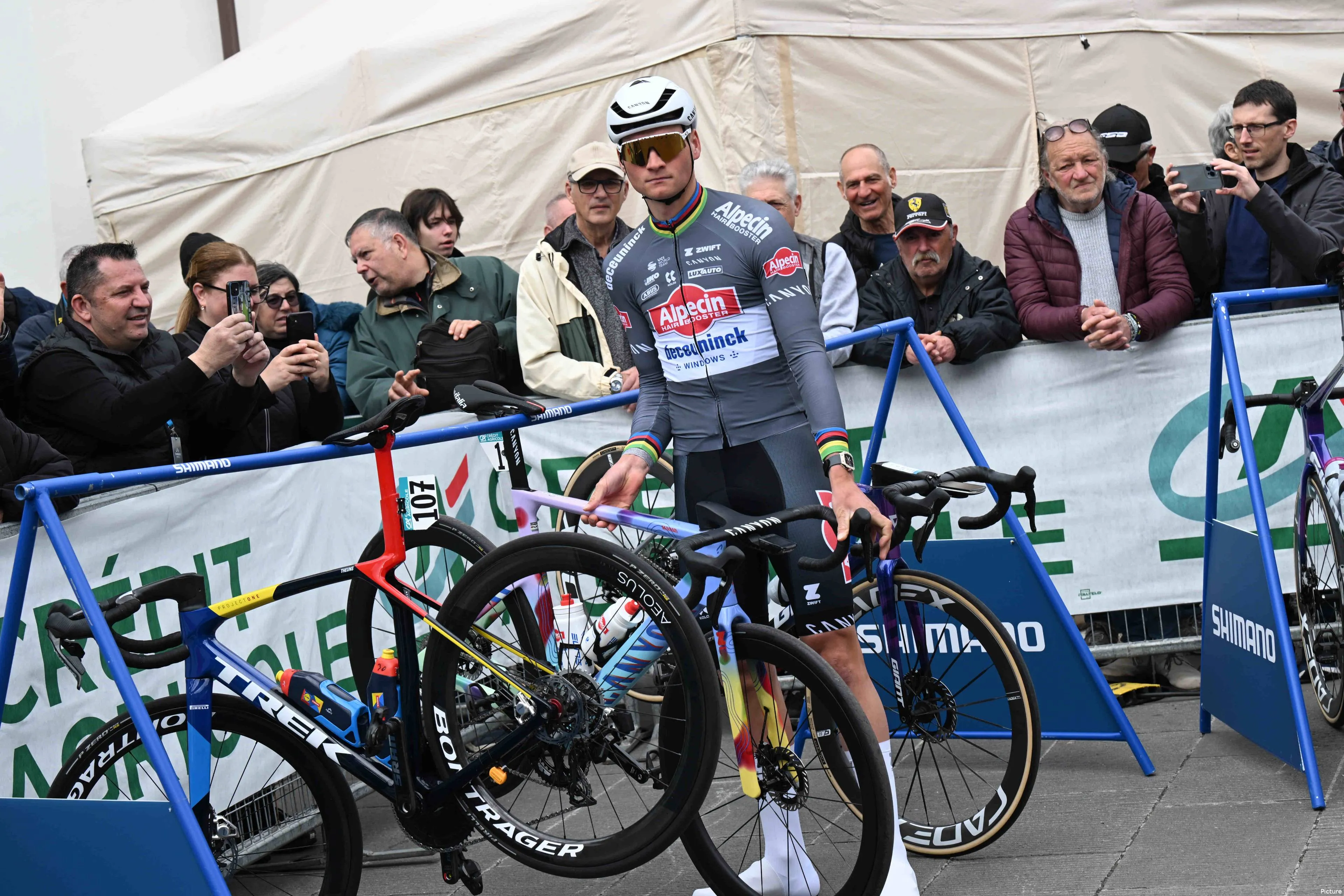 OFFICIEEL: Mathieu van der Poel opent wegseizoen 2026 met Omloop Het ...