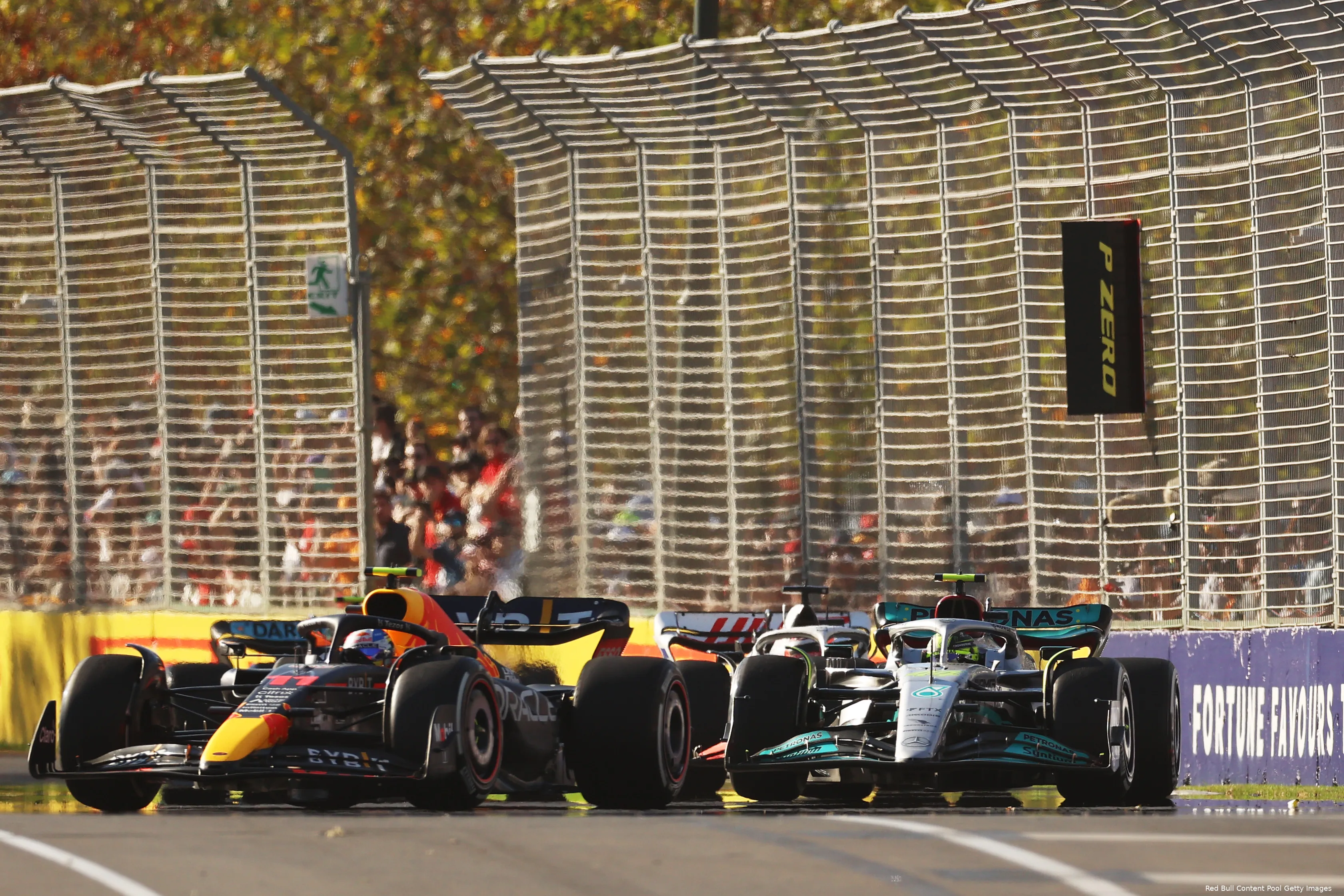 Mercedes en Red Bull worden tot Australië niet teruggefloten voor motortruc