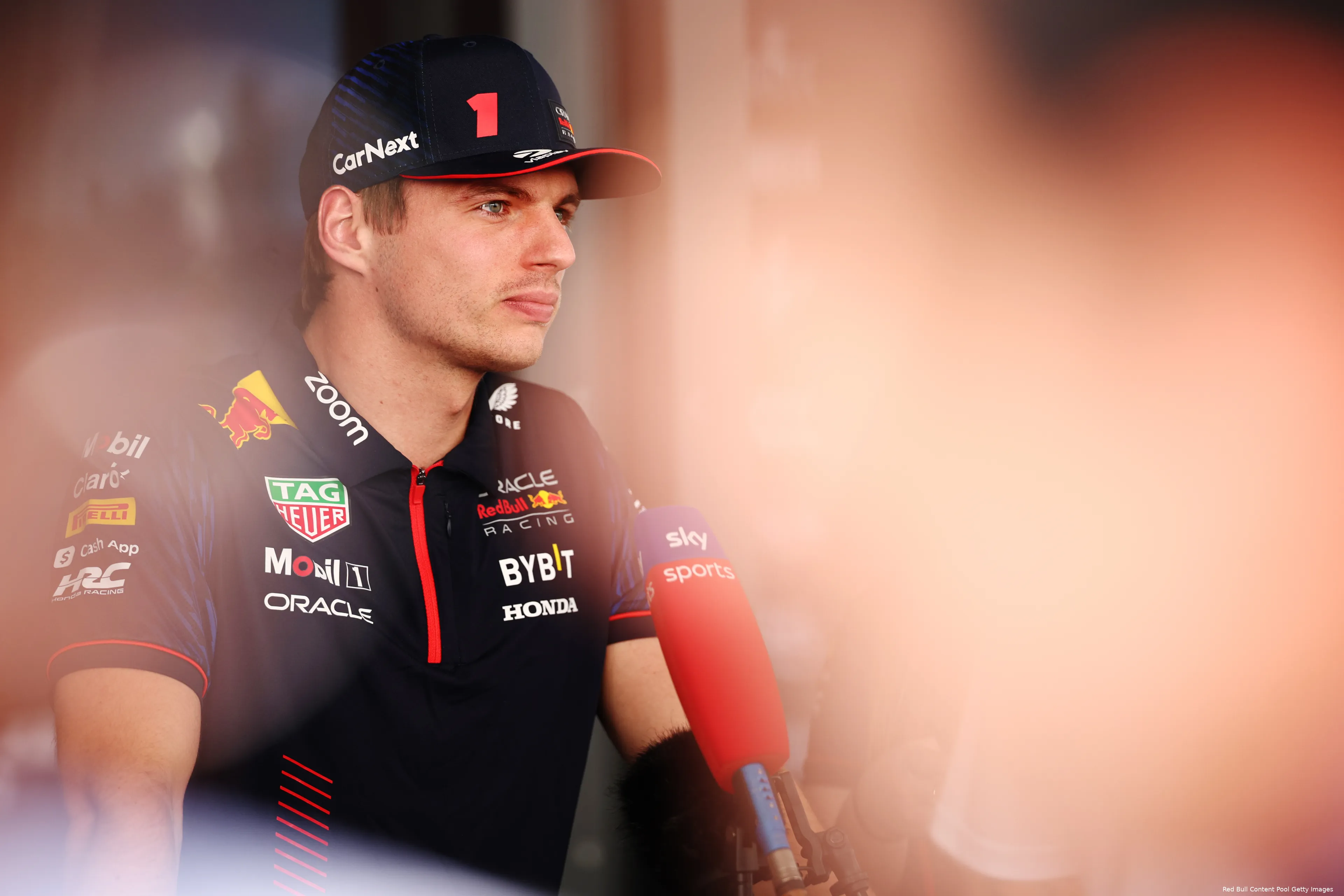 Journalist wijst met de vinger naar Verstappen na onmin: 'Wat moest ik ...
