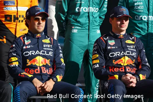 Pérez zag de twee kanten van Verstappen: 'Er gebeurt iets met hem als ...